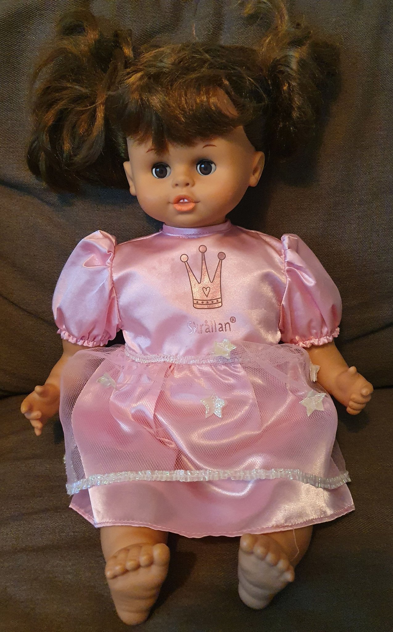 Se produkter som liknar Skrållan-docka på Tradera (587432836)