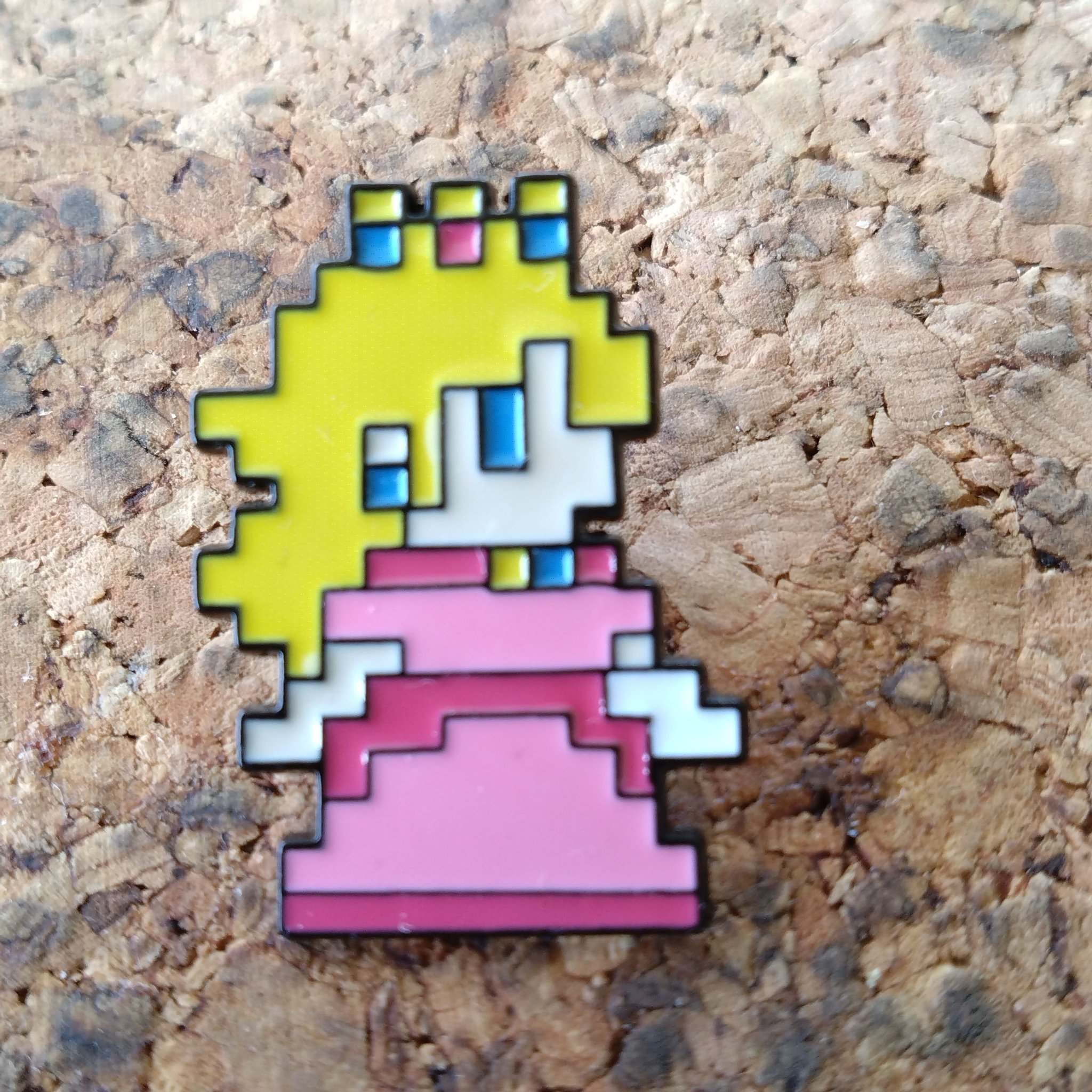 Super Mario - Princess Peach Pixel Pin | Köp på Tradera (690099965)