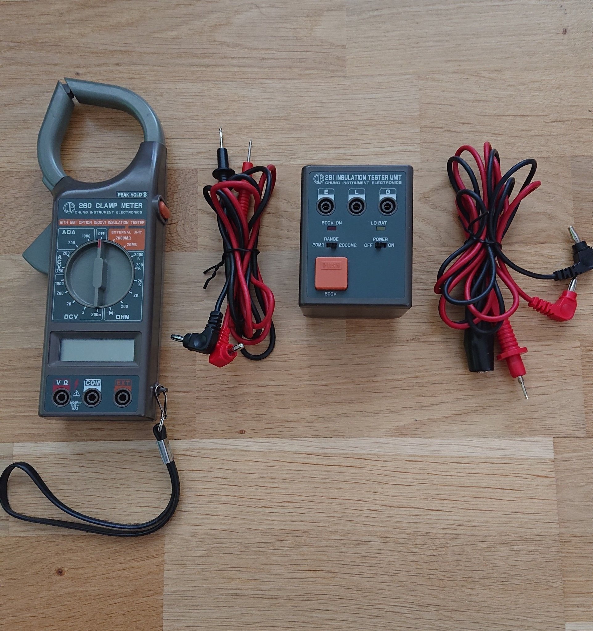 Se produkter som liknar CIE 260 Clamp Meter med 261 I.. på Tradera ...