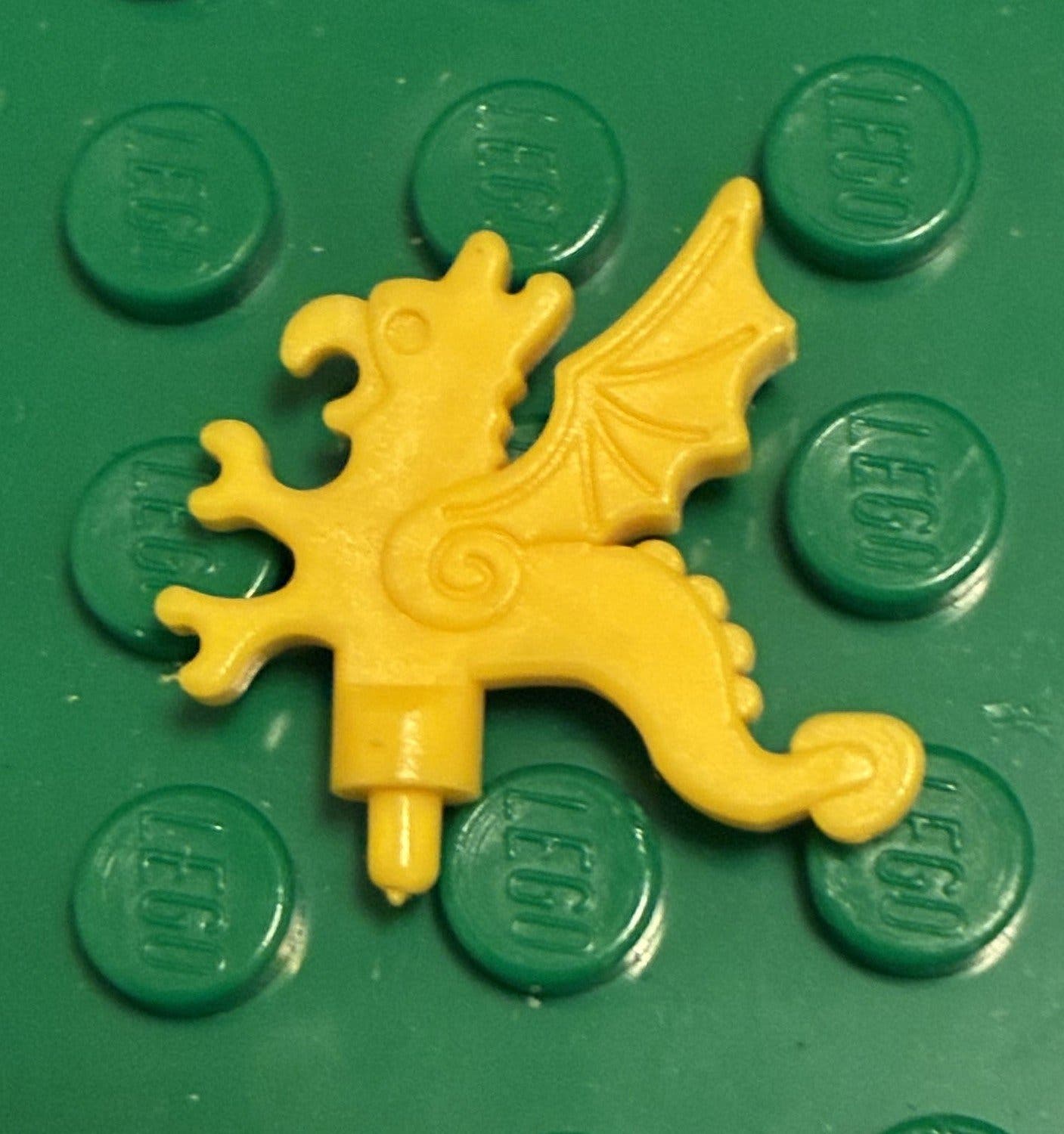 LEGO Minifigure Castle Plume Dragon Headgear Ac.. | Köp på Tradera ...