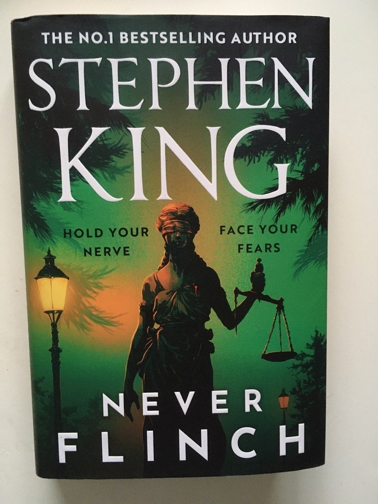 Never Flinch av Stephen King - Engelsk text | Köp på Tradera (711399807)