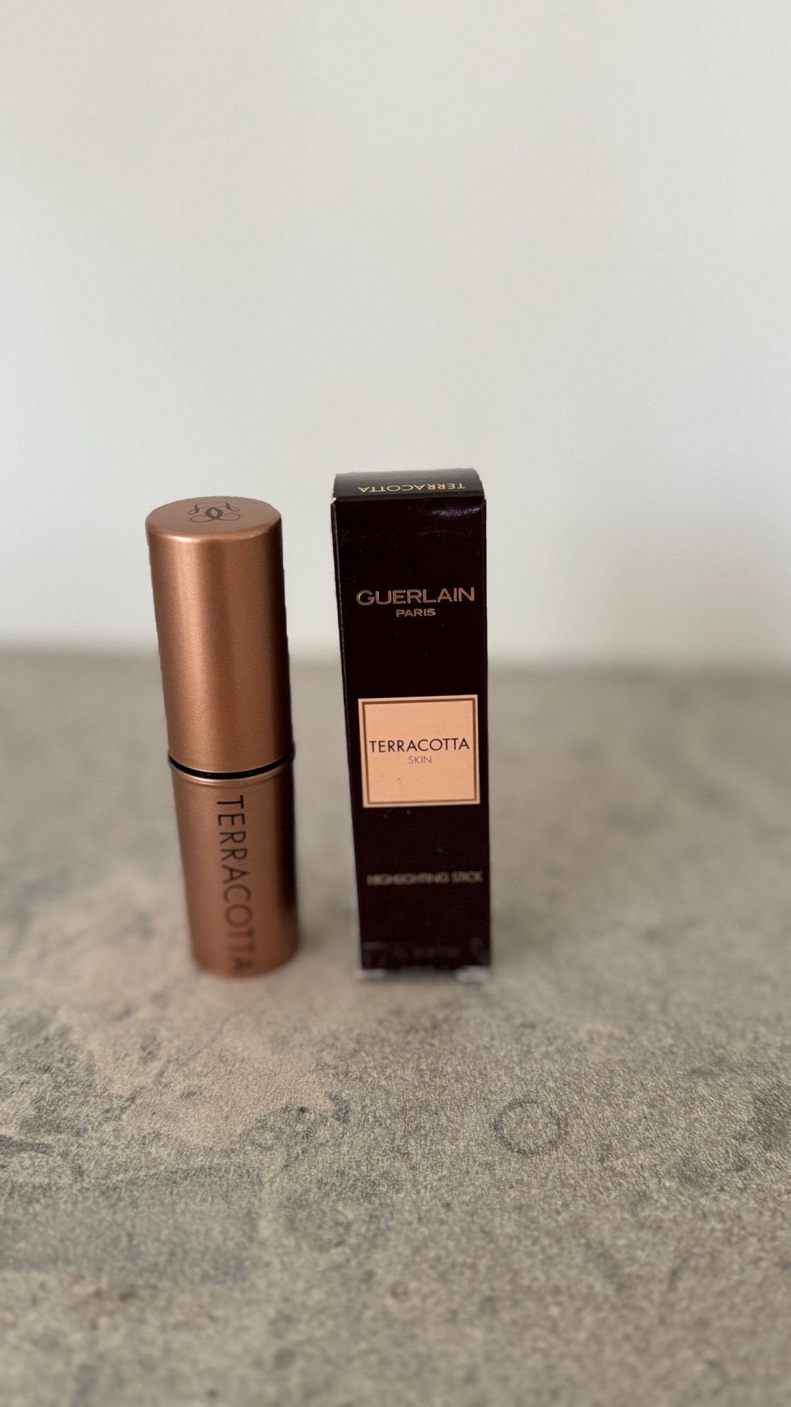Se produkter som liknar Guerlain Terracotta Skin Stic.. på Tradera ...