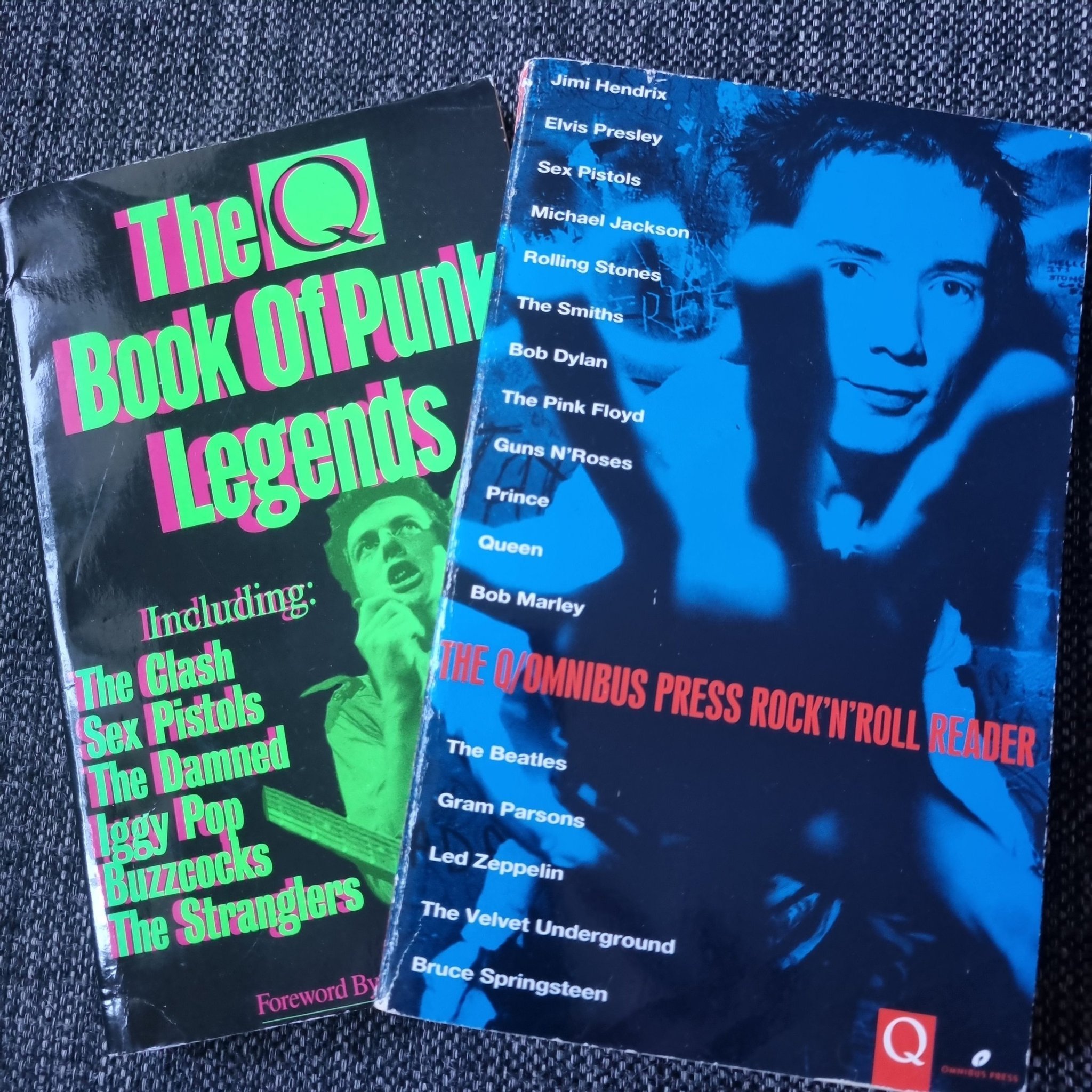 Se produkter som liknar The book of punk legends och .. på Tradera ...
