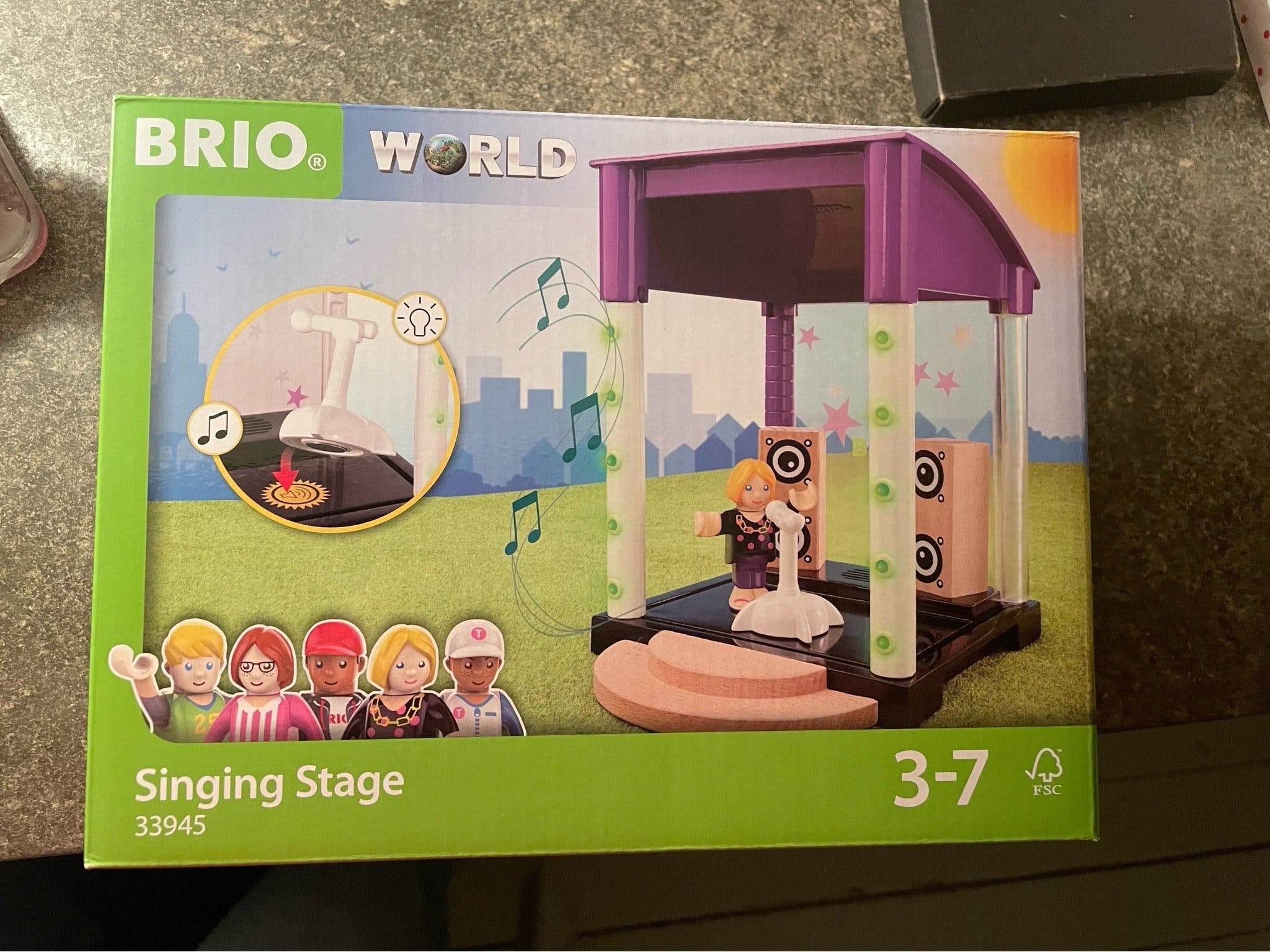 Se produkter som liknar BRIO World Sångscen sång scen.. på Tradera ...