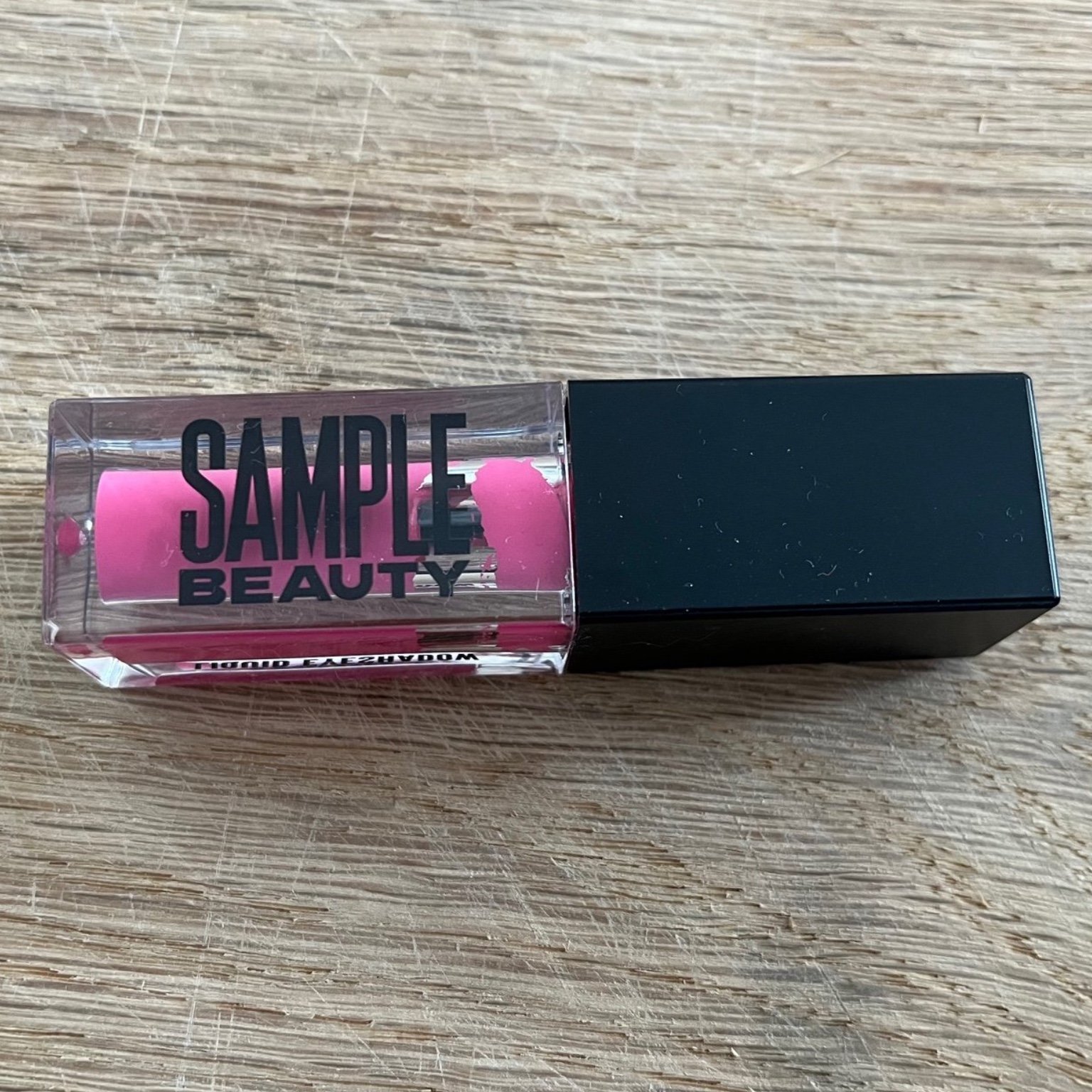 Sample Beauty Liquid Eyeshadow | Köp på Tradera (733987883)