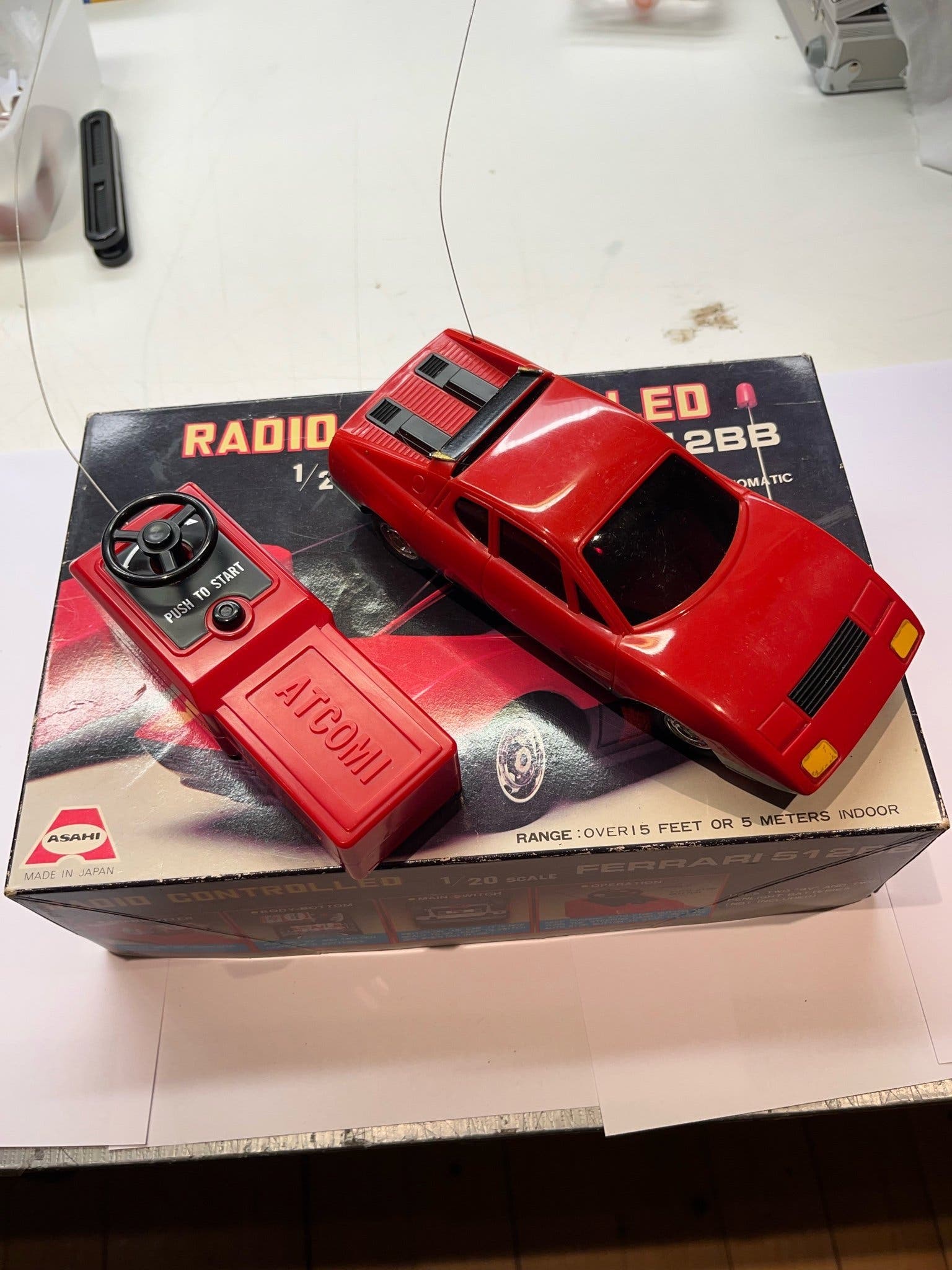 Se produkter som liknar Radio Controlled Ferrari 512B.. på Tradera ...
