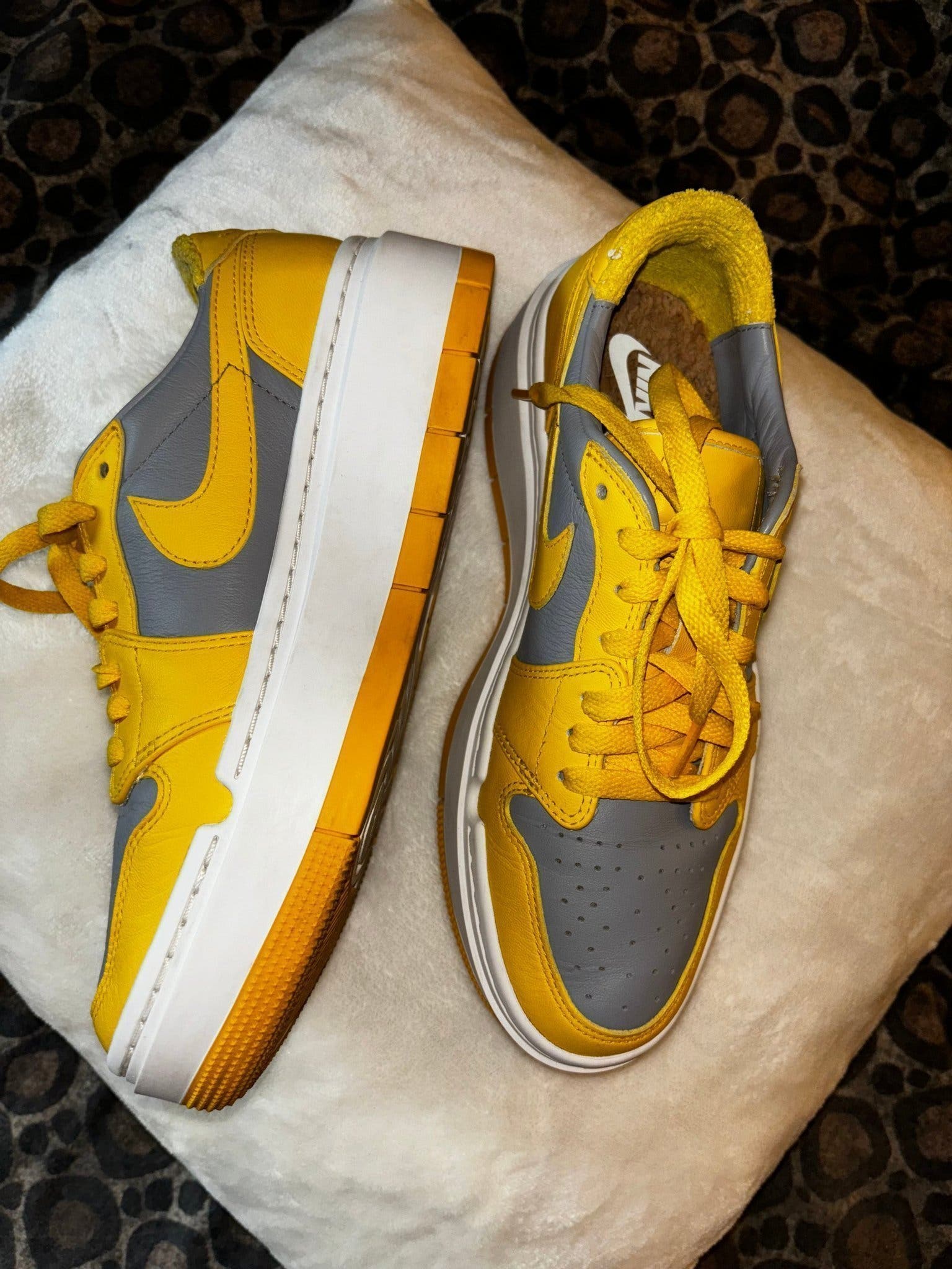 Nike Air Jordan 1 Low Platform - Gula | Köp på Tradera (652482644)