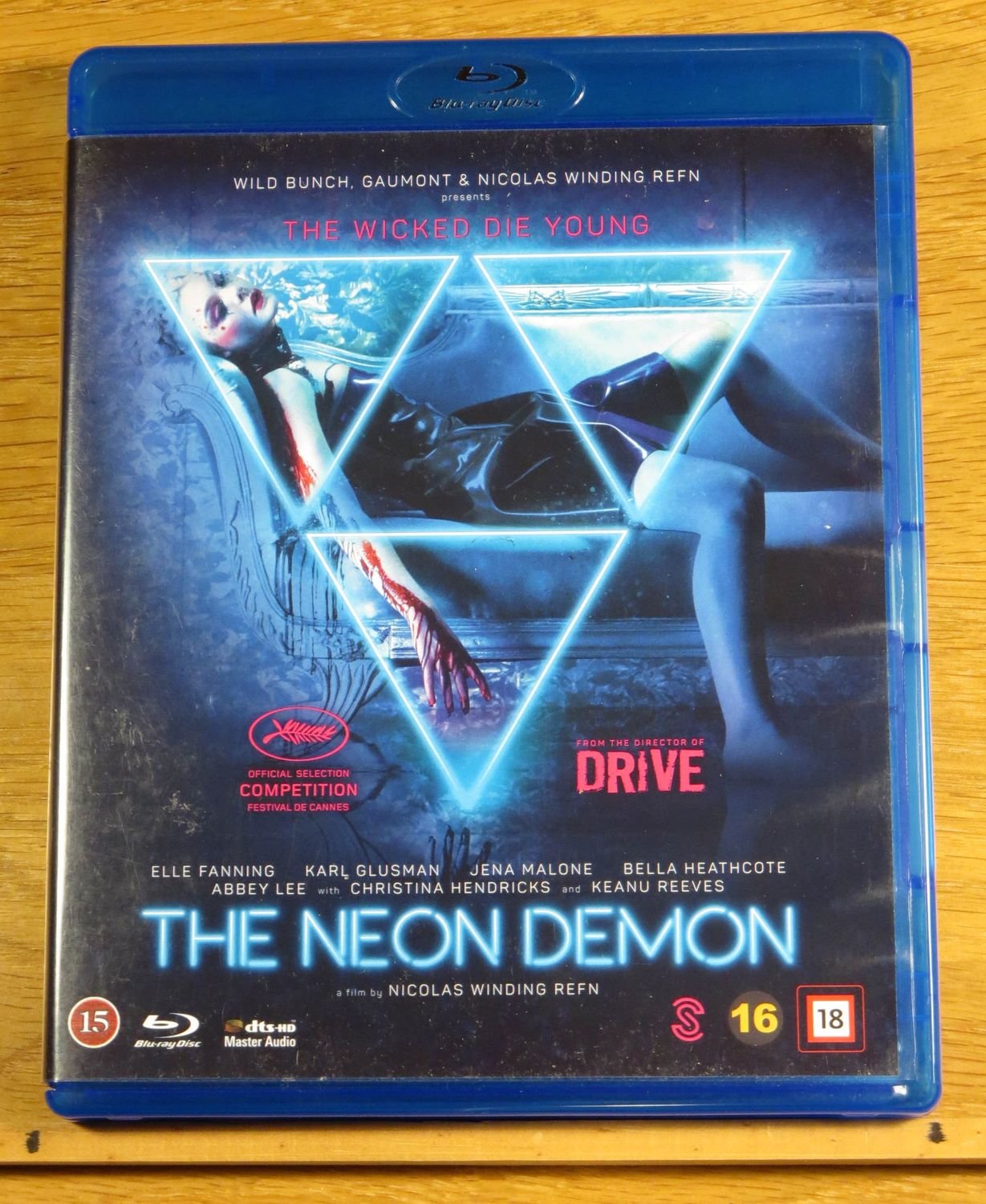 Se produkter som liknar The Neon Demon Keanu Reeves B.. på Tradera ...