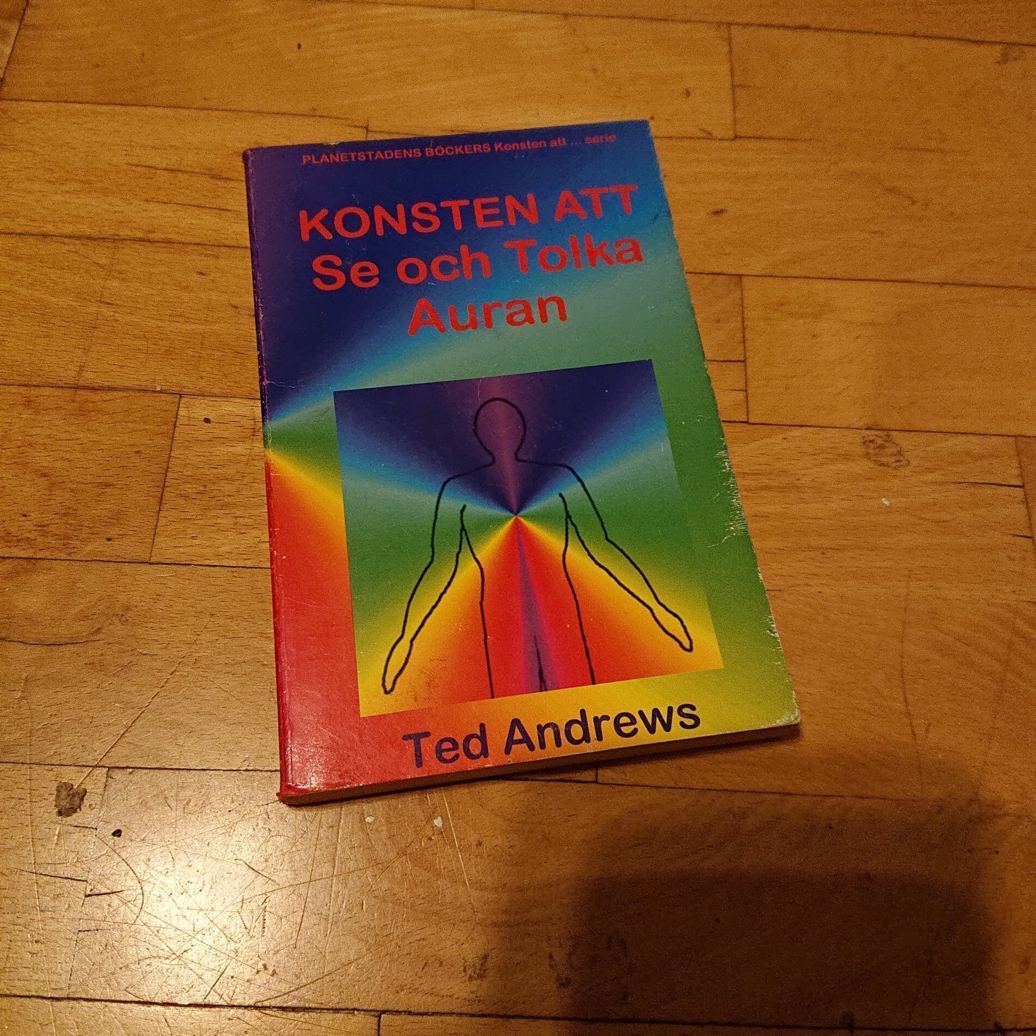 Se produkter som liknar Konsten Att Se och Tolka Aura.. på Tradera ...