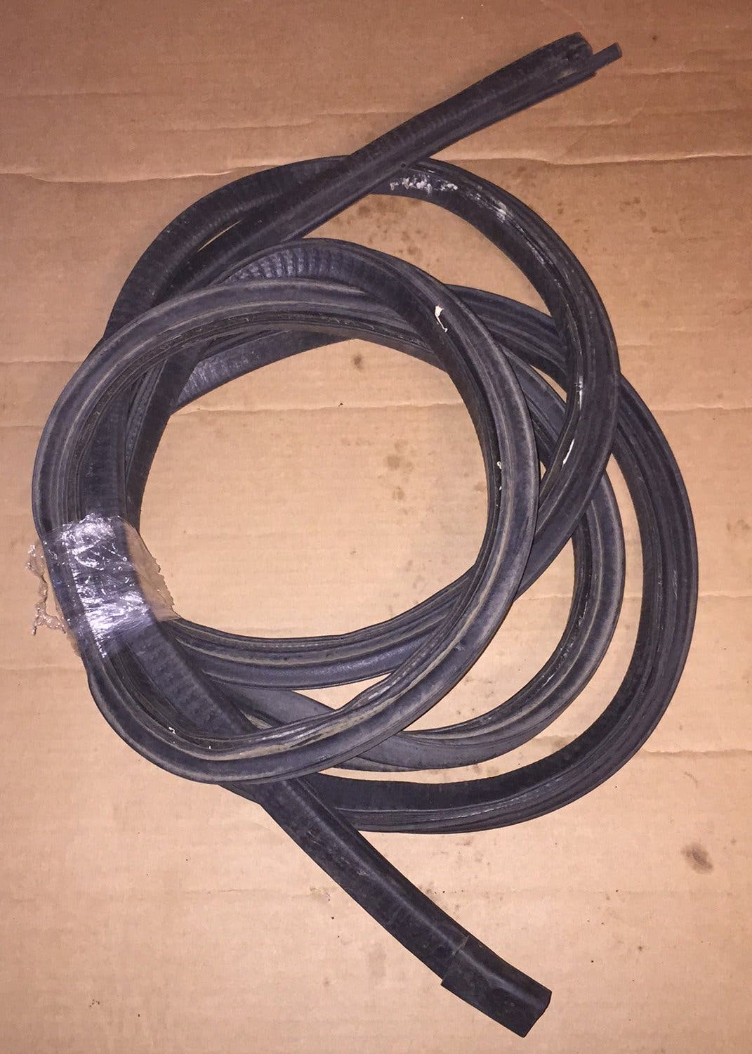Gummilist bagage Ford 90-tal | Köp på Tradera (612491252)