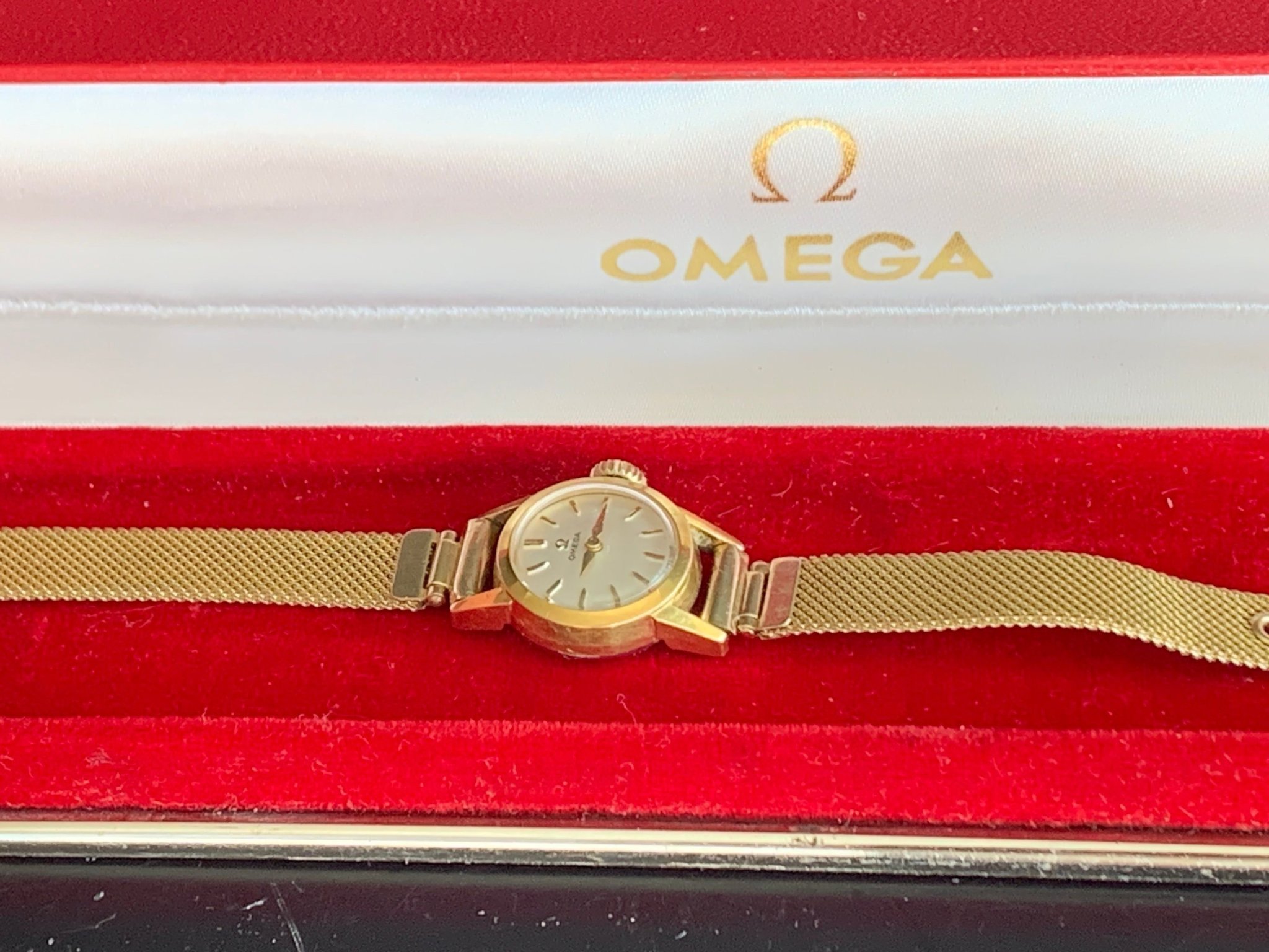 Se produkter som liknar Omega klocka manuell i superf.. på Tradera ...