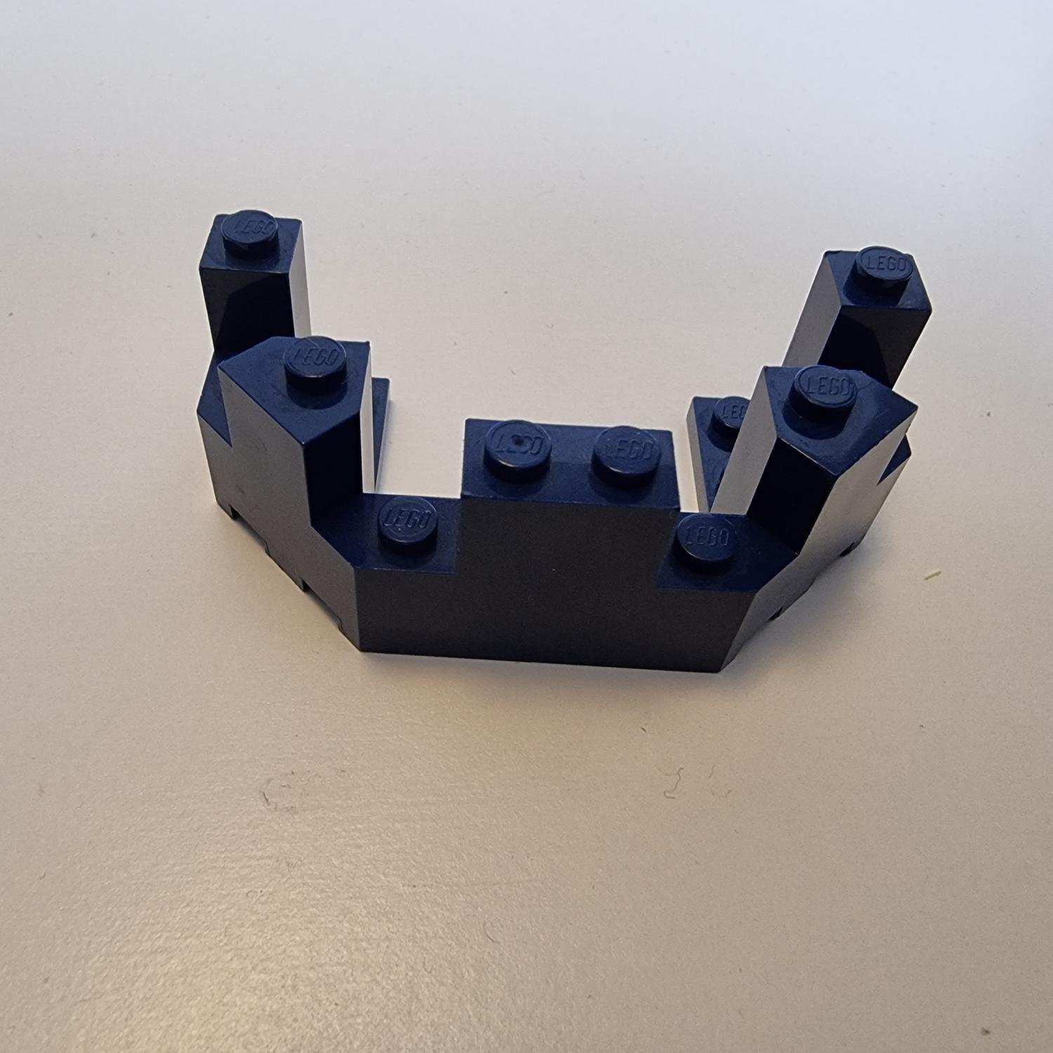 Lego Castle Turret Top 4 x 8 x 2 1/3 Dark blue | Köp på Tradera (600789914)