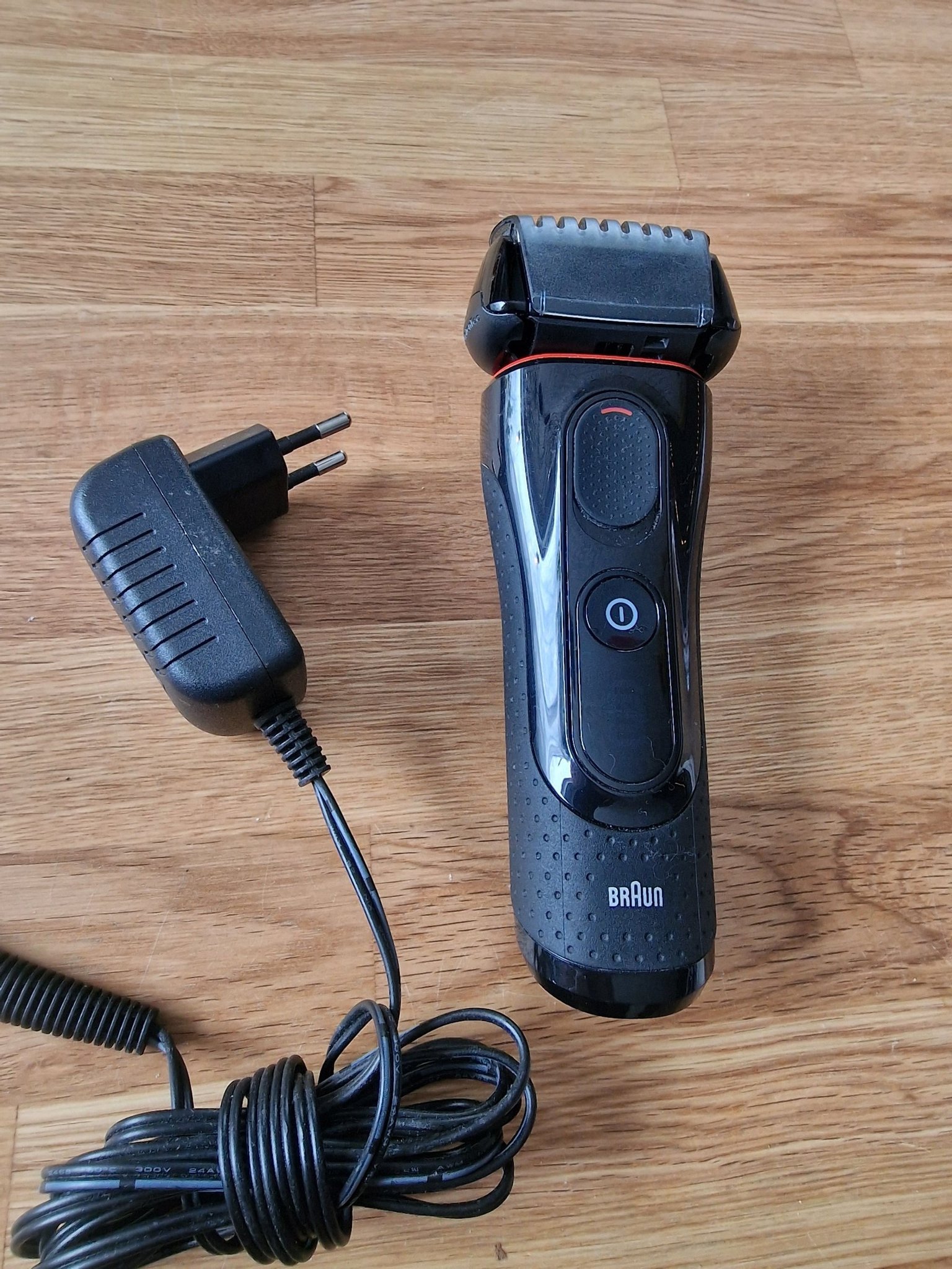 Se produkter som liknar Braun rakapparat 5030s med la.. på Tradera ...