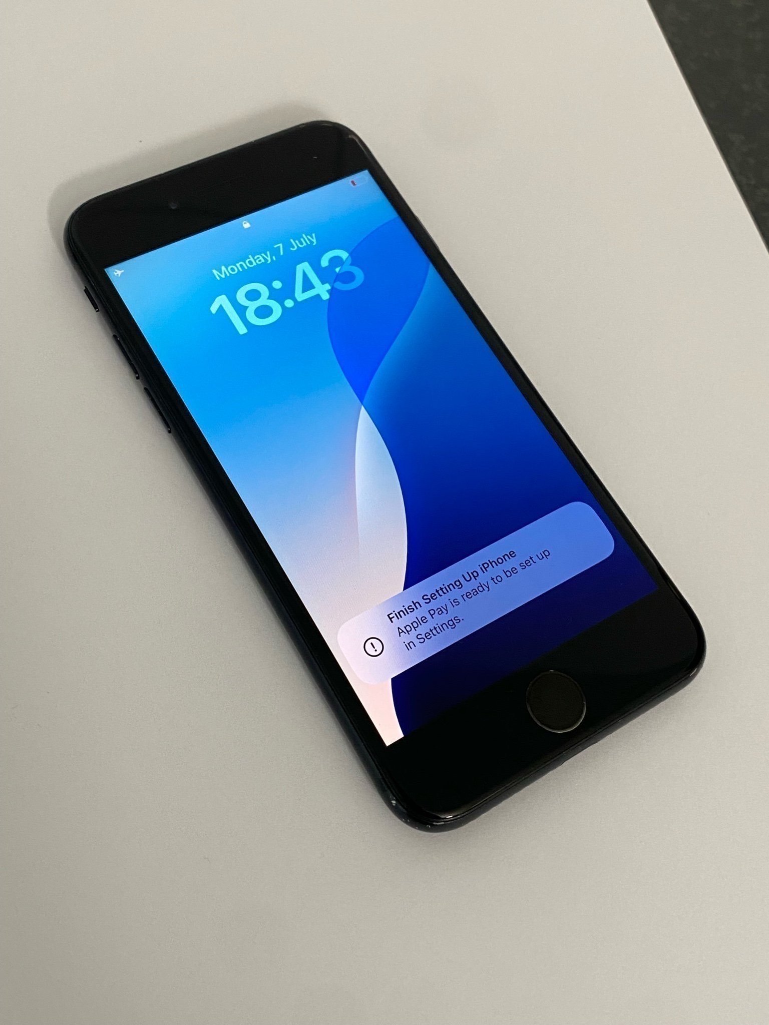 iPhone SE 2020 mkt fint skick | Köp på Tradera (689320875)