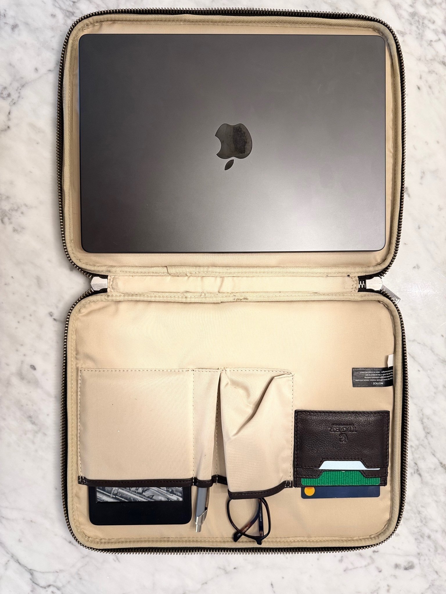 Laptopfodral/Portfolio från TIGER OF SWEDEN, FA.. | Köp på Tradera ...