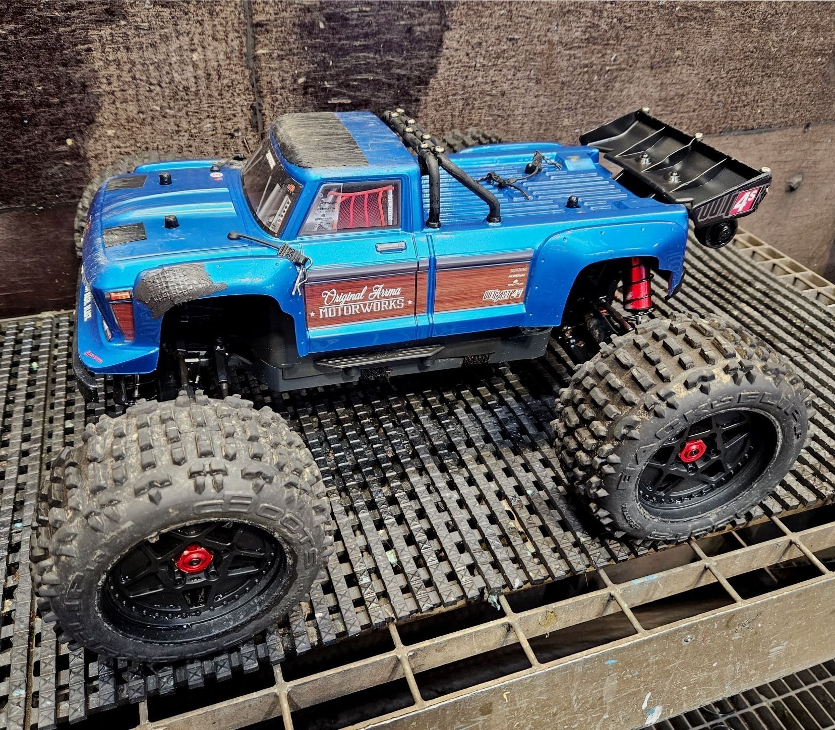 Arrma Outcast 4s V2 | Köp på Tradera (592353314)