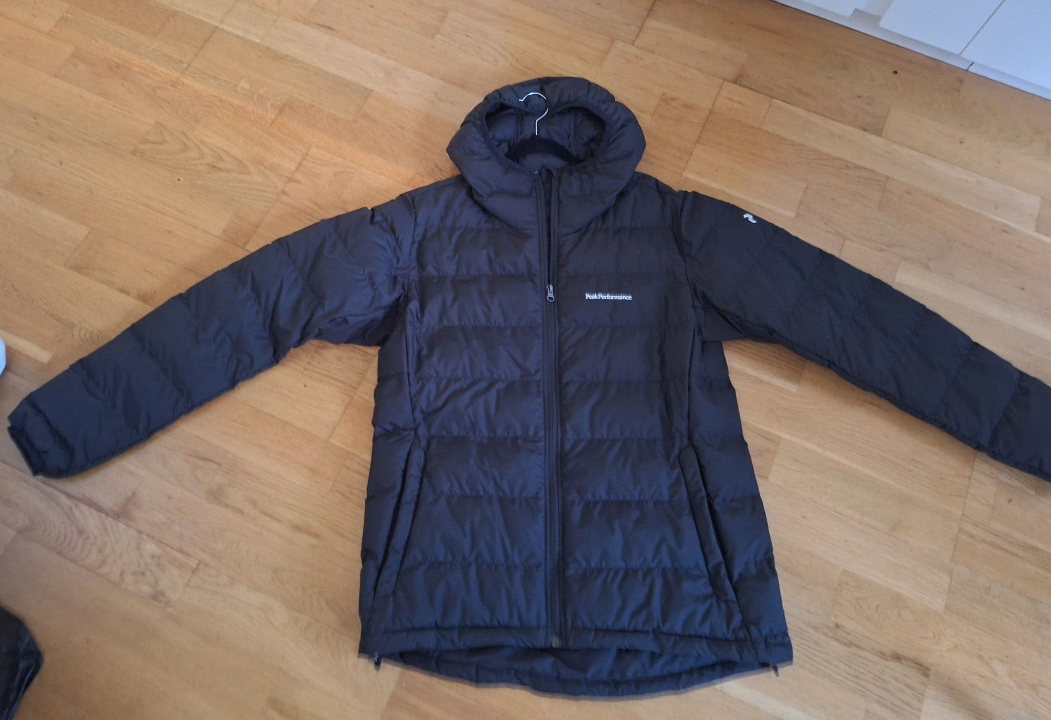 Peak Performance svart jacka, storlek L | Köp på Tradera (698535659)