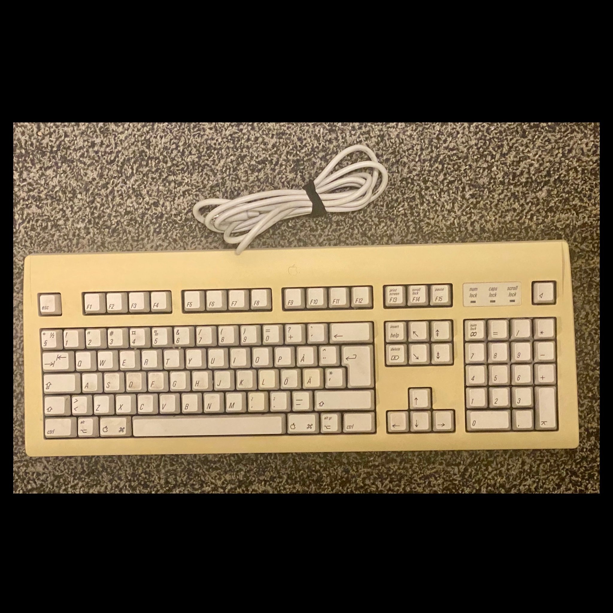 Apple Design Keyboard Model M2980 Test o Okey | Köp på Tradera (690438524)