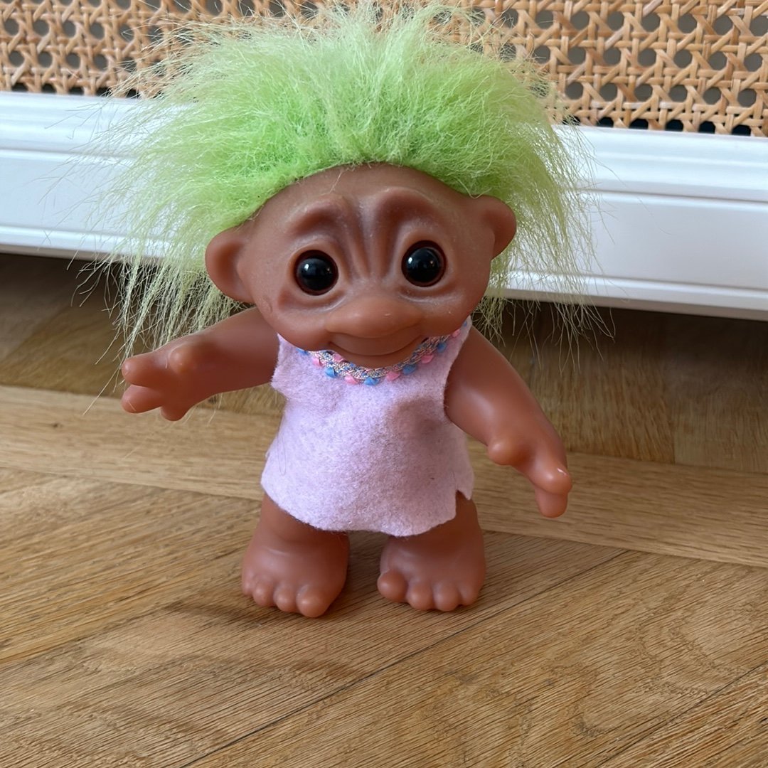Se produkter som liknar Dam Troll docka med grönt hår.. på Tradera ...