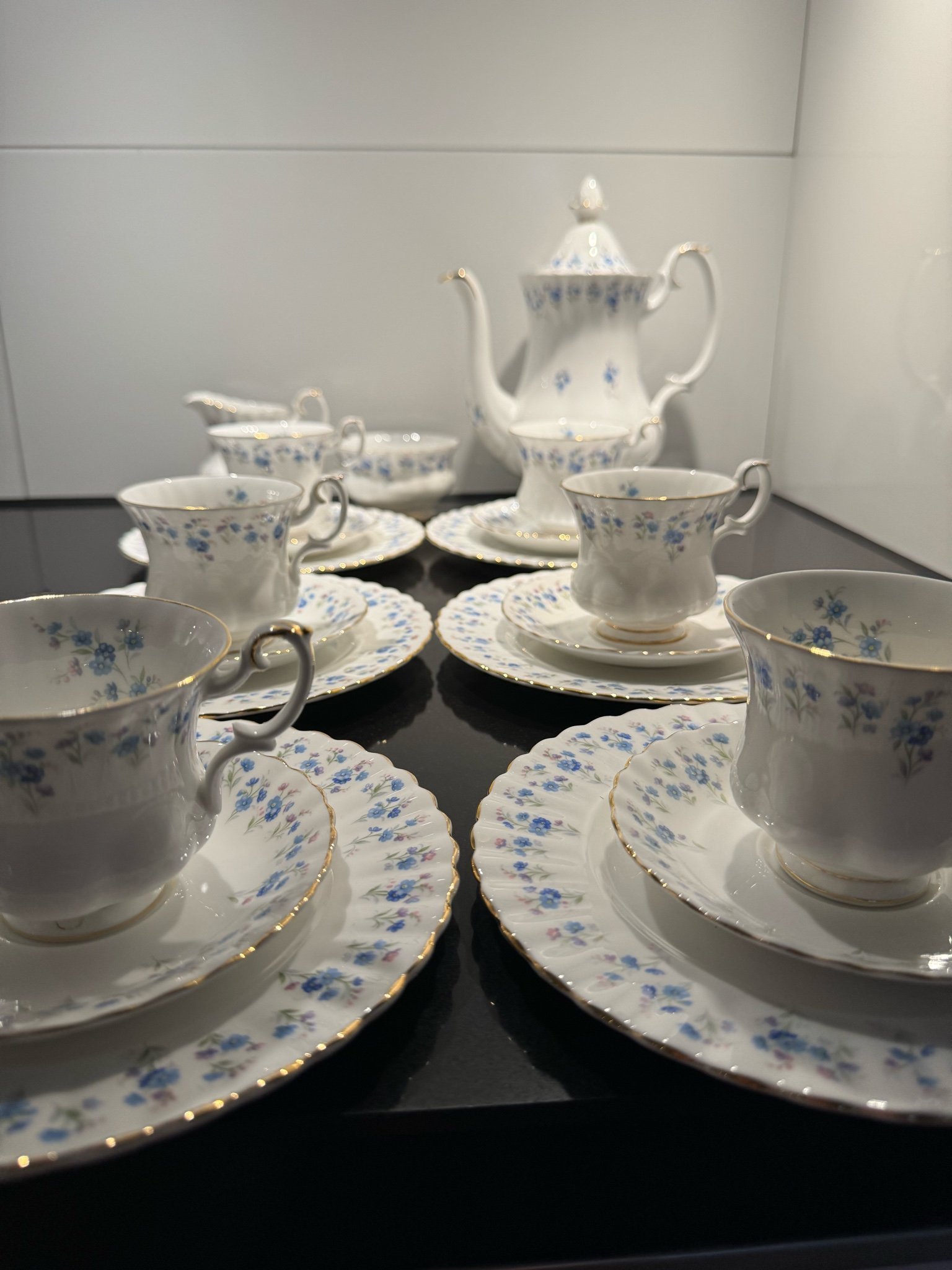 Royal Albert ”Memory Lane”Bone China England 21.. | Köp på Tradera ...