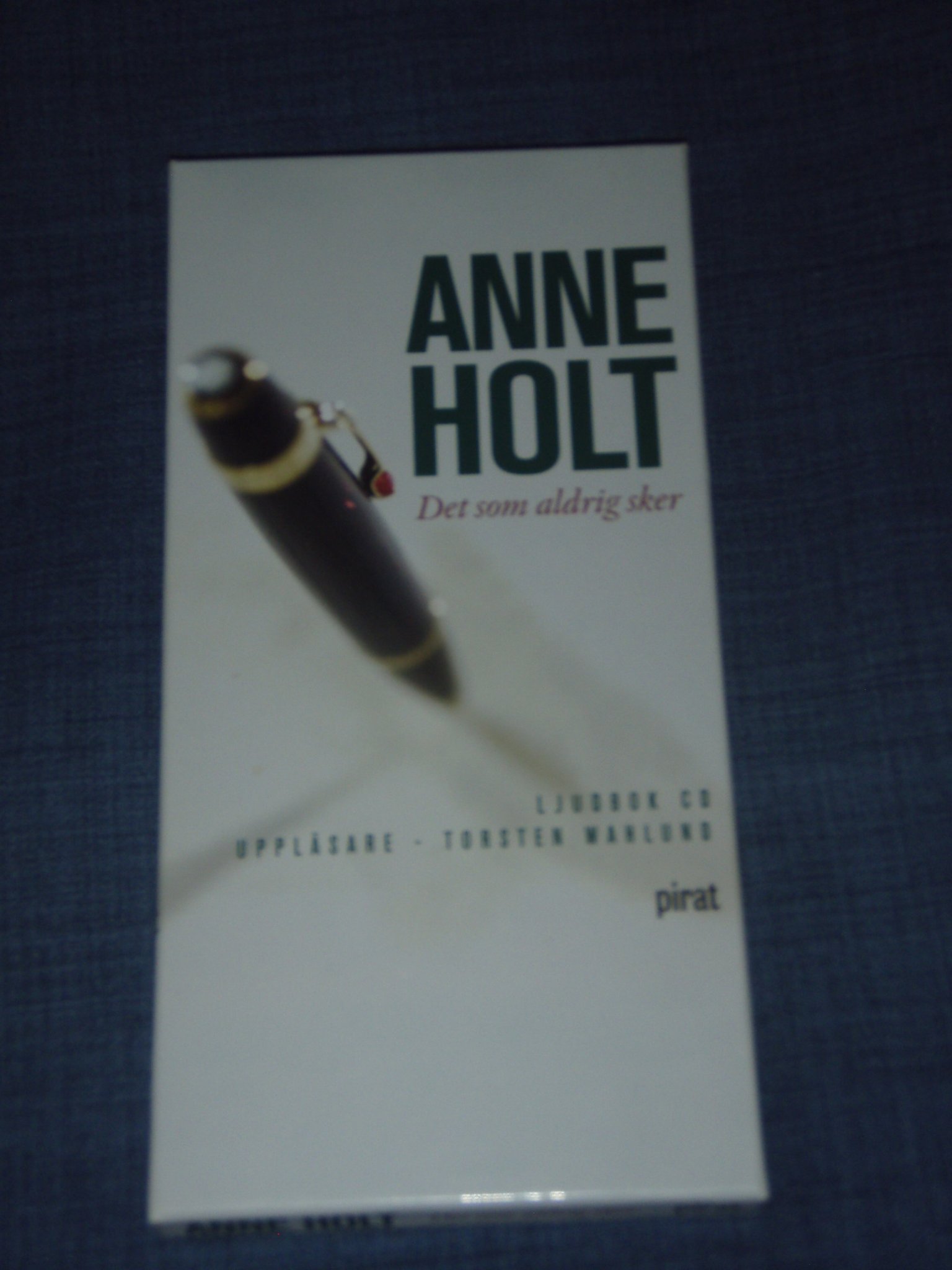 Se produkter som liknar Anne Holt: Det som aldrig ske.. på Tradera ...