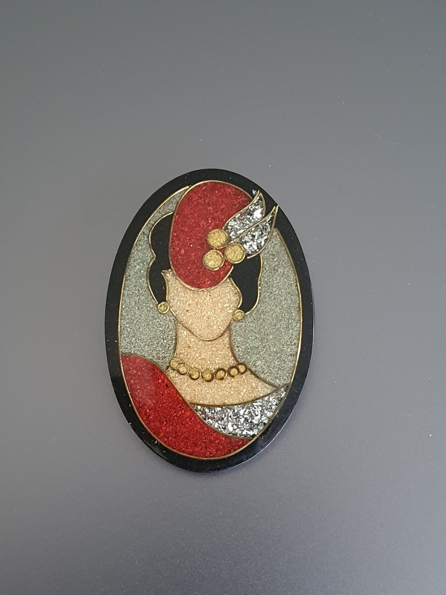 Brosch - 1920stil -Lee Sands "Kvinnor i hatt" -.. | Köp på Tradera ...