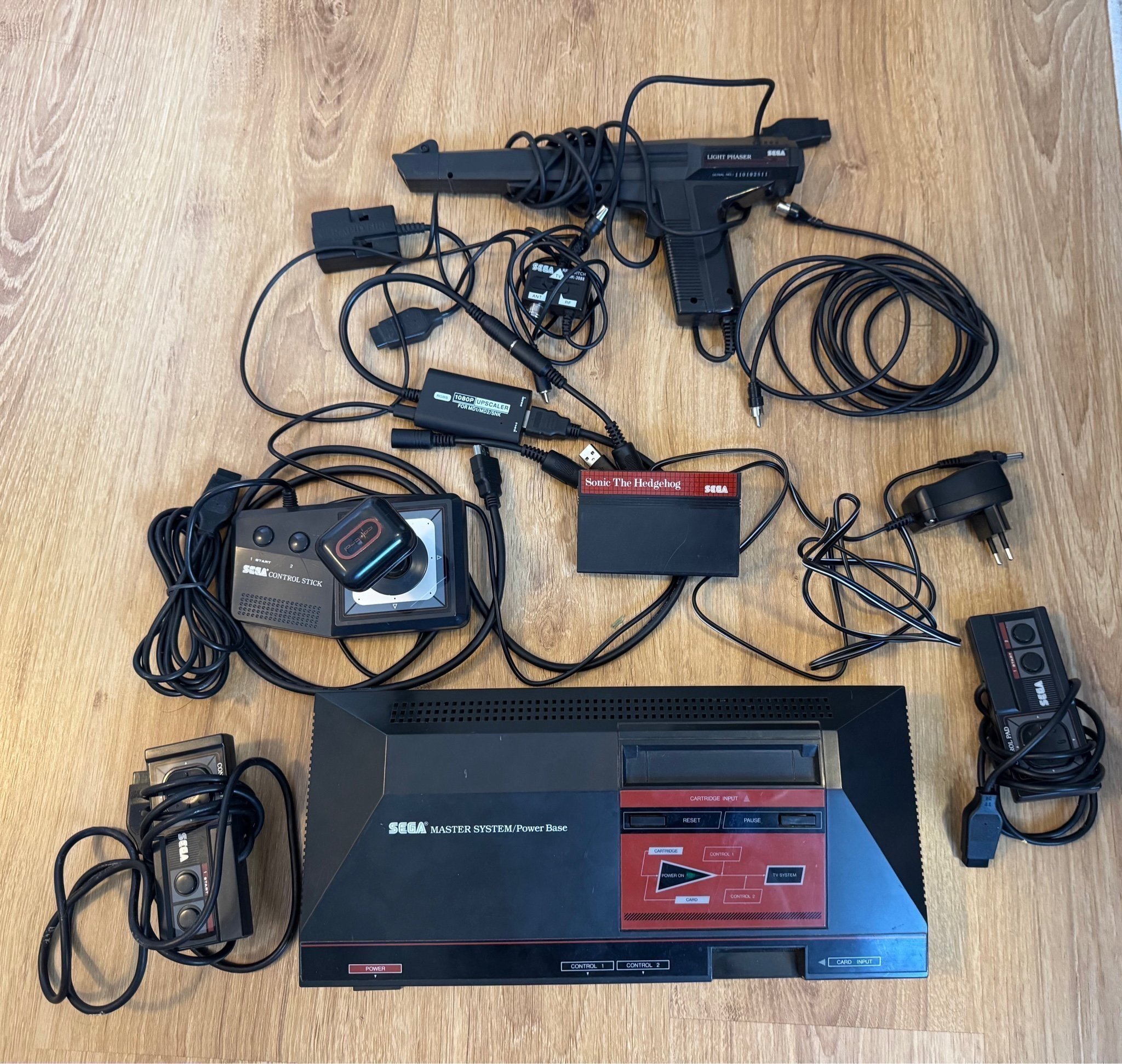 SEGA Master System + Sonic + Light Phaser + HDM.. | Köp på Tradera ...