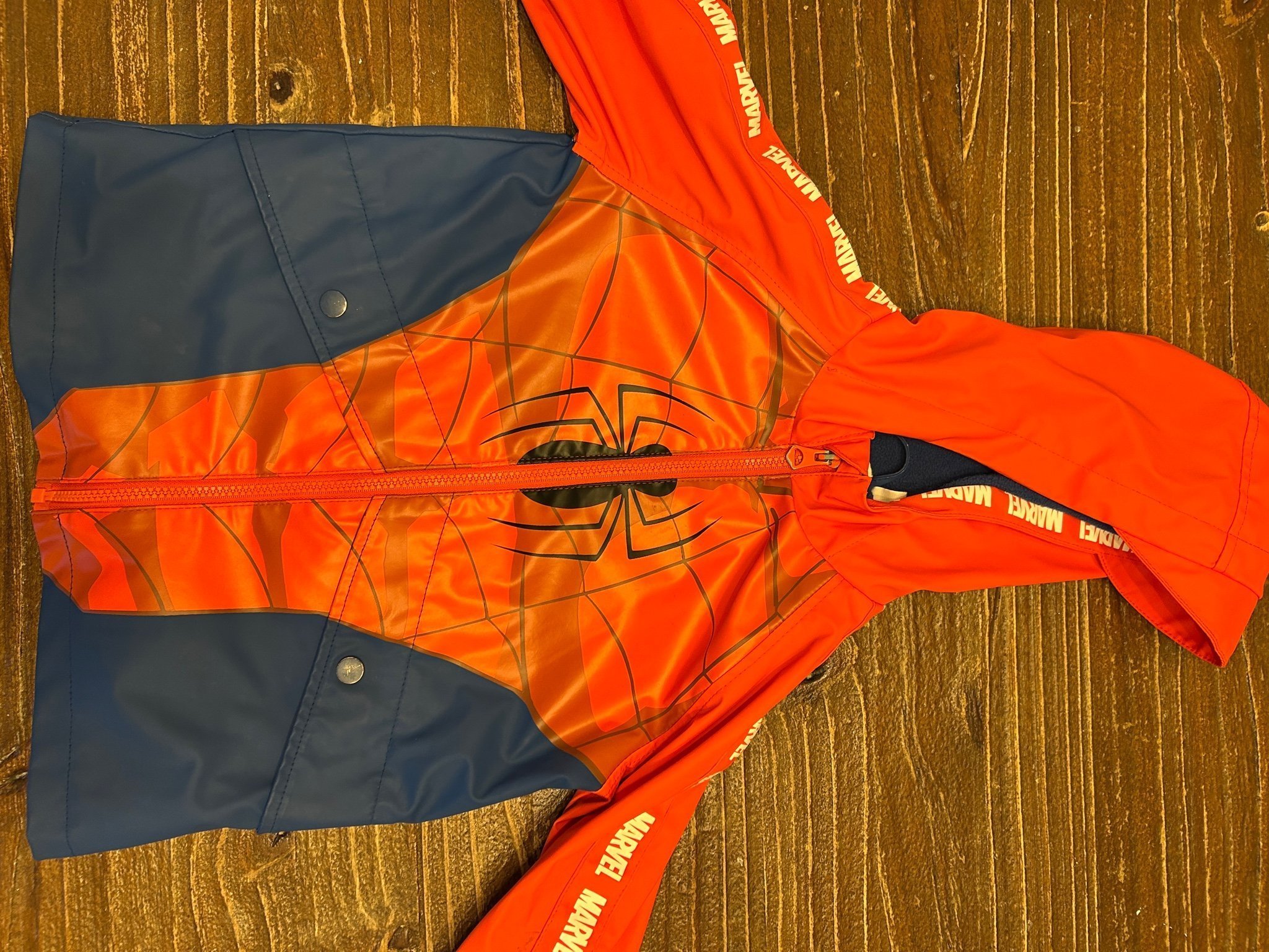 Marvel röd/blå jacka, storlek 110CL | Köp på Tradera (699341651)