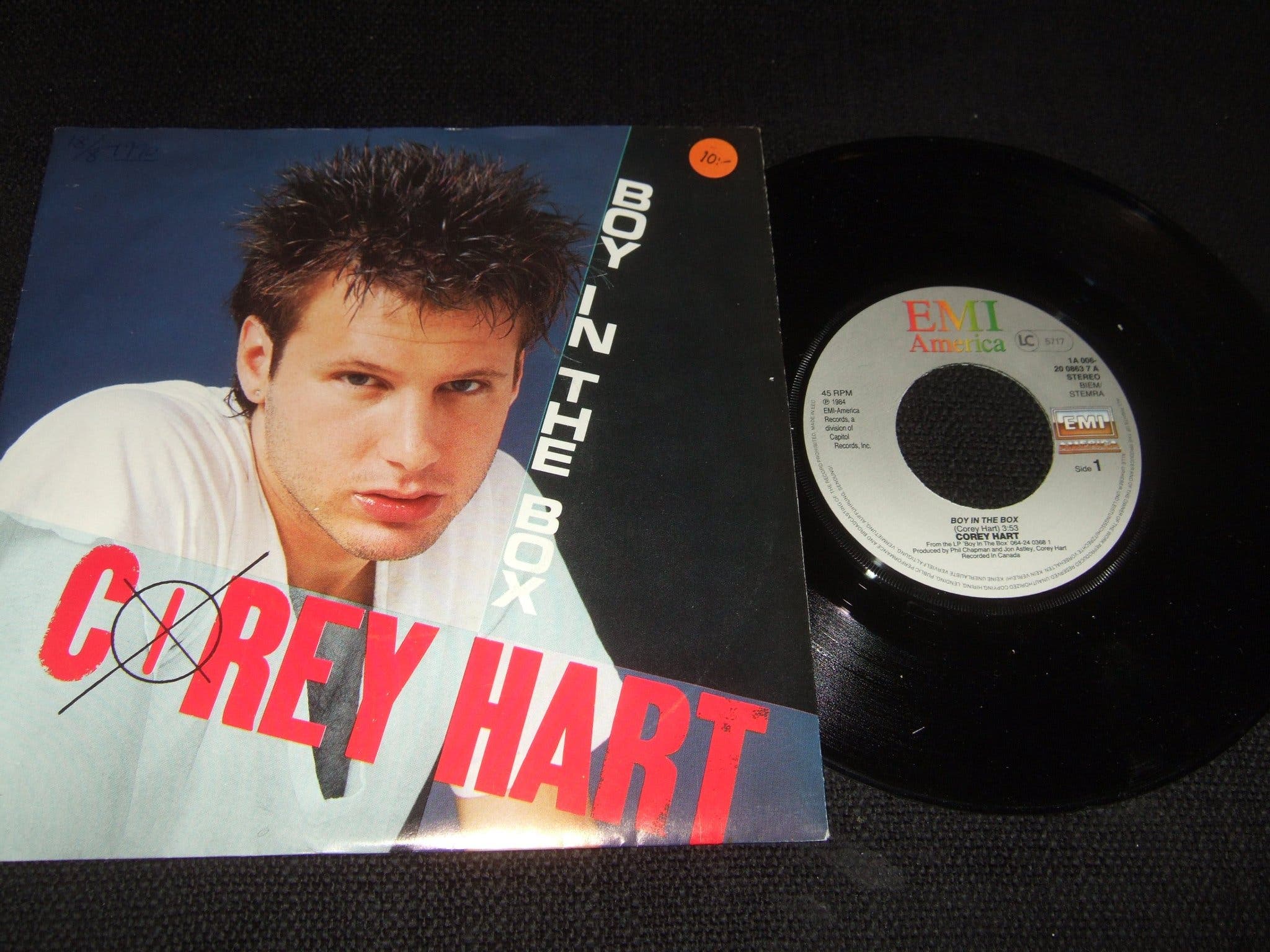 Se produkter som liknar 45 - COREY HART. Boy in the B.. på Tradera ...