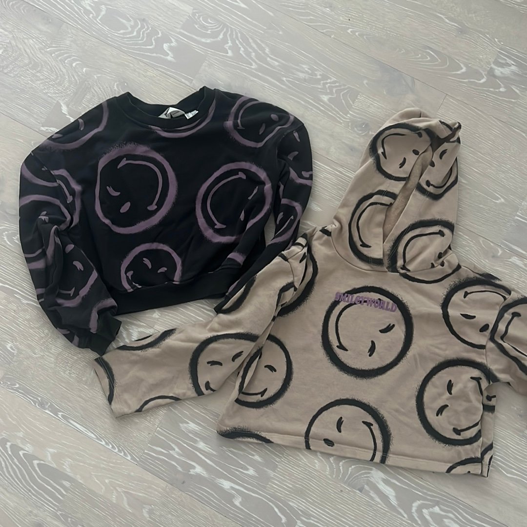 Två tröjor med smileys | Köp på Tradera (712946040)