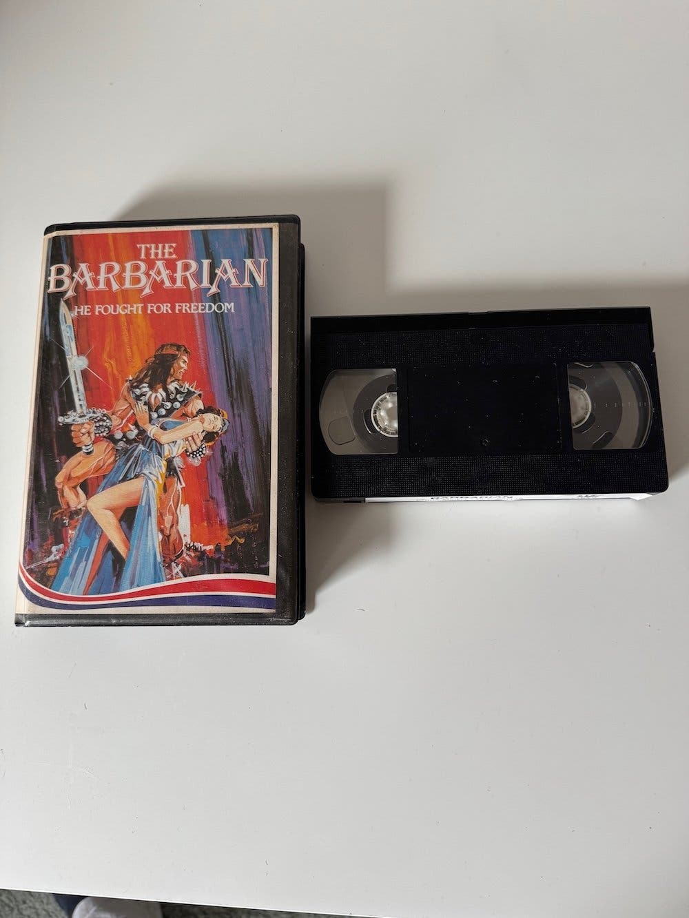 Se produkter som liknar The Barbarian VHS Gebe film på Tradera (688828399)