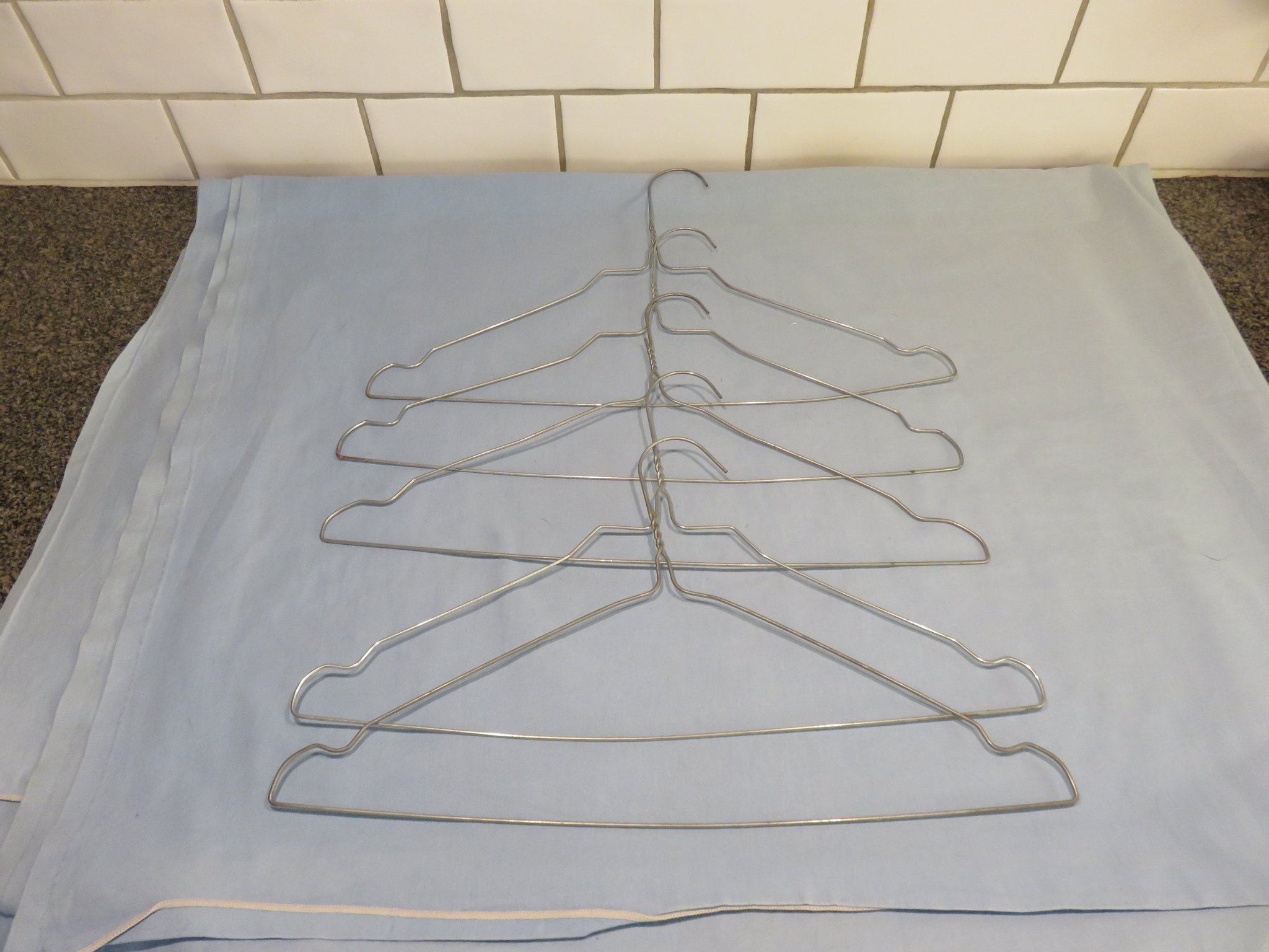 Se produkter som liknar Galgar, galge, galgar i metal.. på Tradera ...