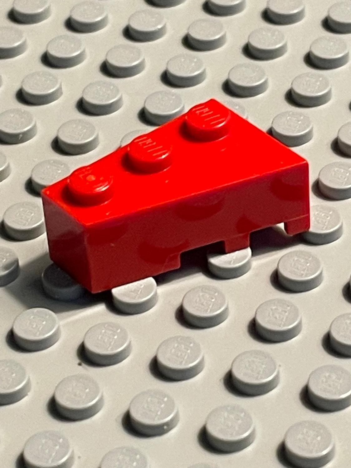 LEGO Left Roof Tile 2X3 (6565) Bright Red 1st | Köp på Tradera (656035510)