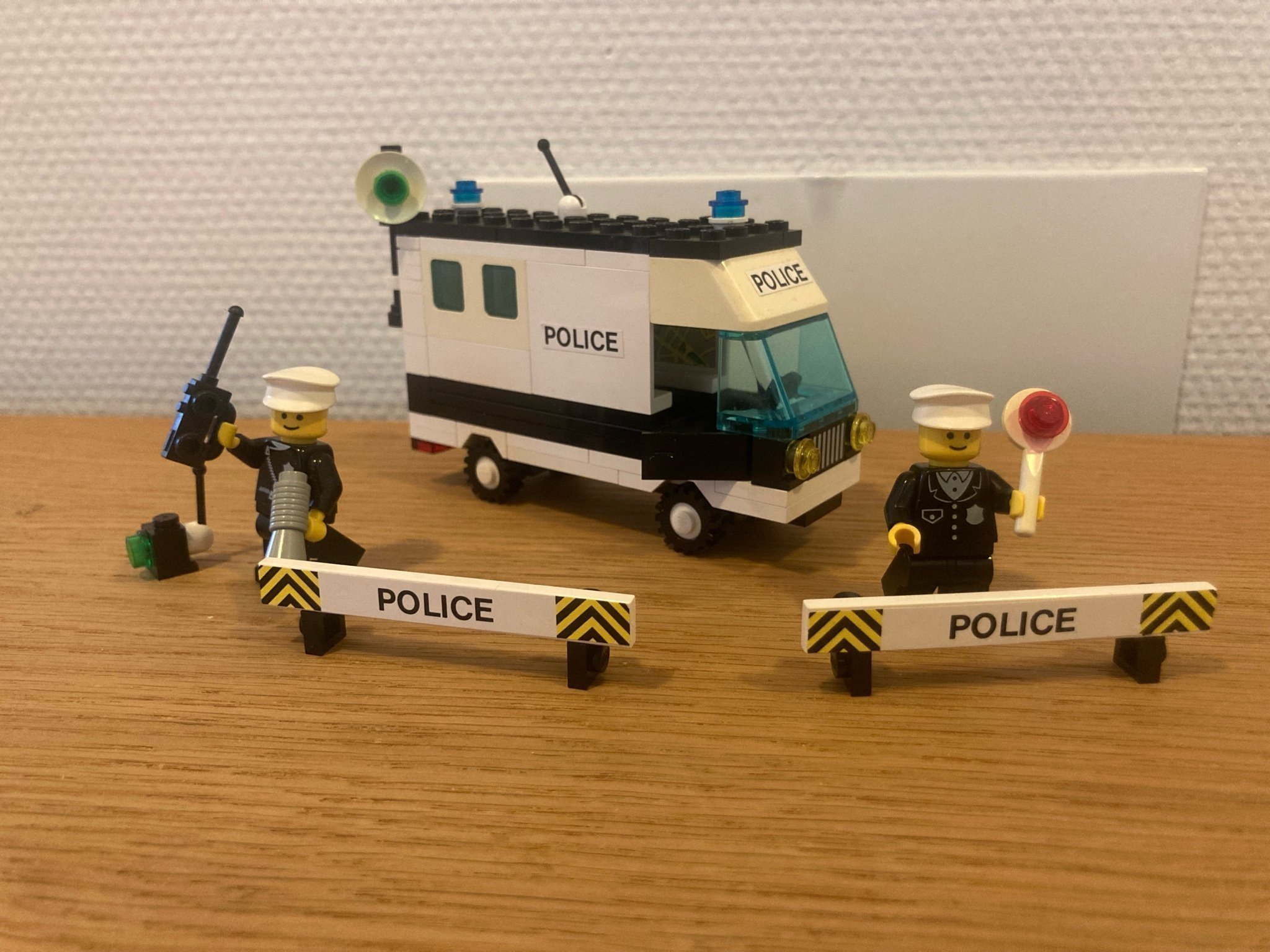 Se produkter som liknar Lego 6676 Mobile Command Unit.. på Tradera ...