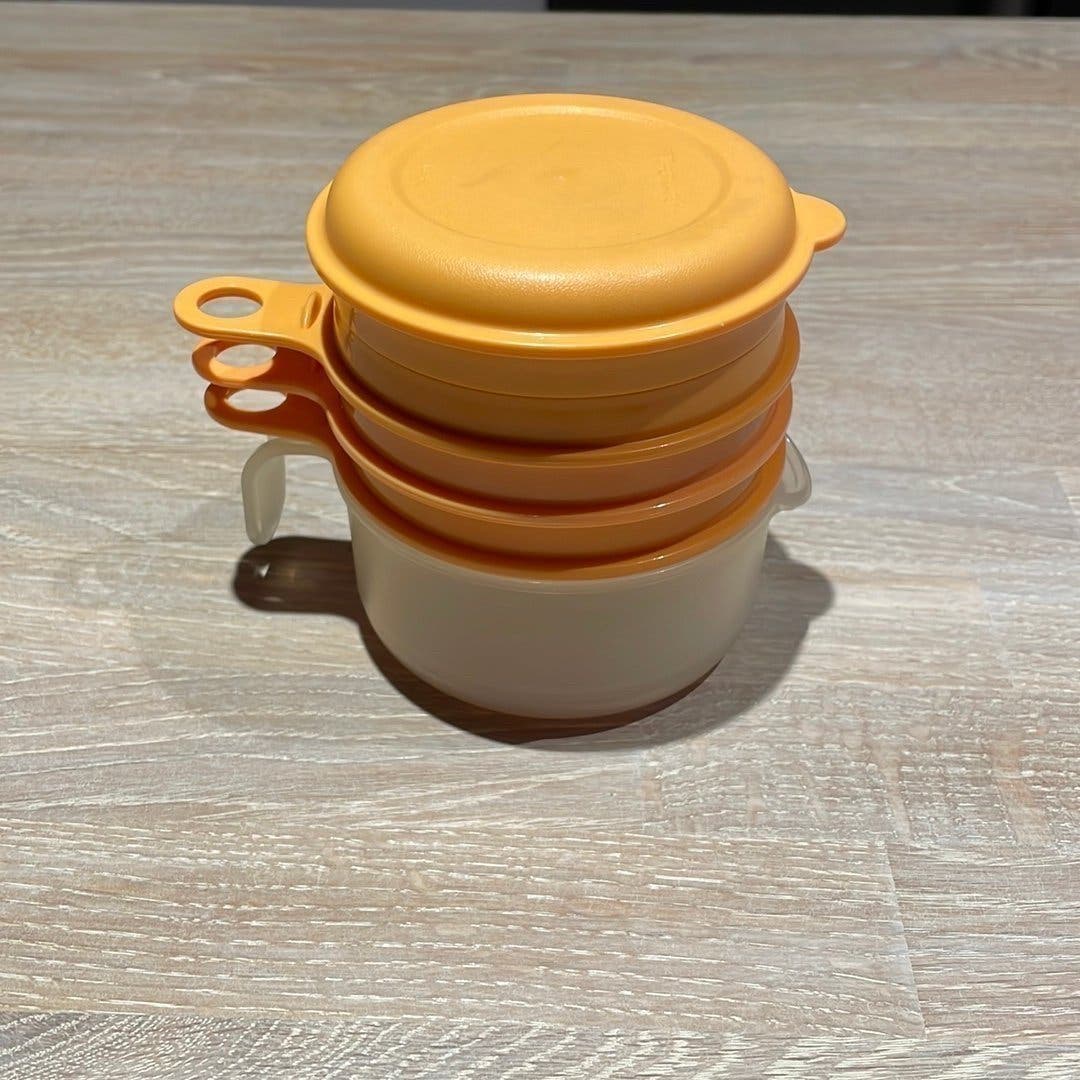 Se produkter som liknar Tupperware hjälpreda. Stapelbar på Tradera ...