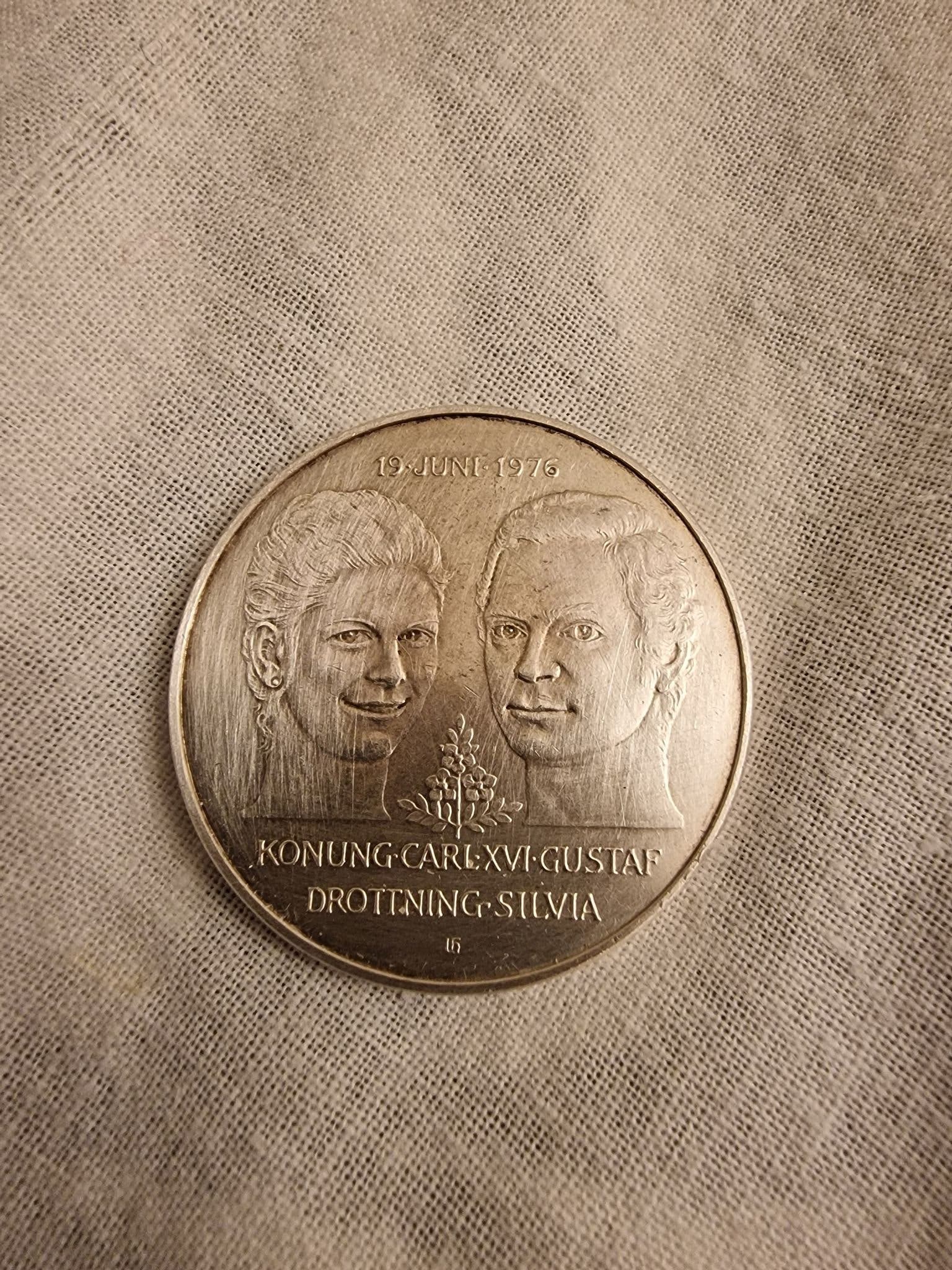Se produkter som liknar 50 kr silver mynt 1976 - kung.. på Tradera ...