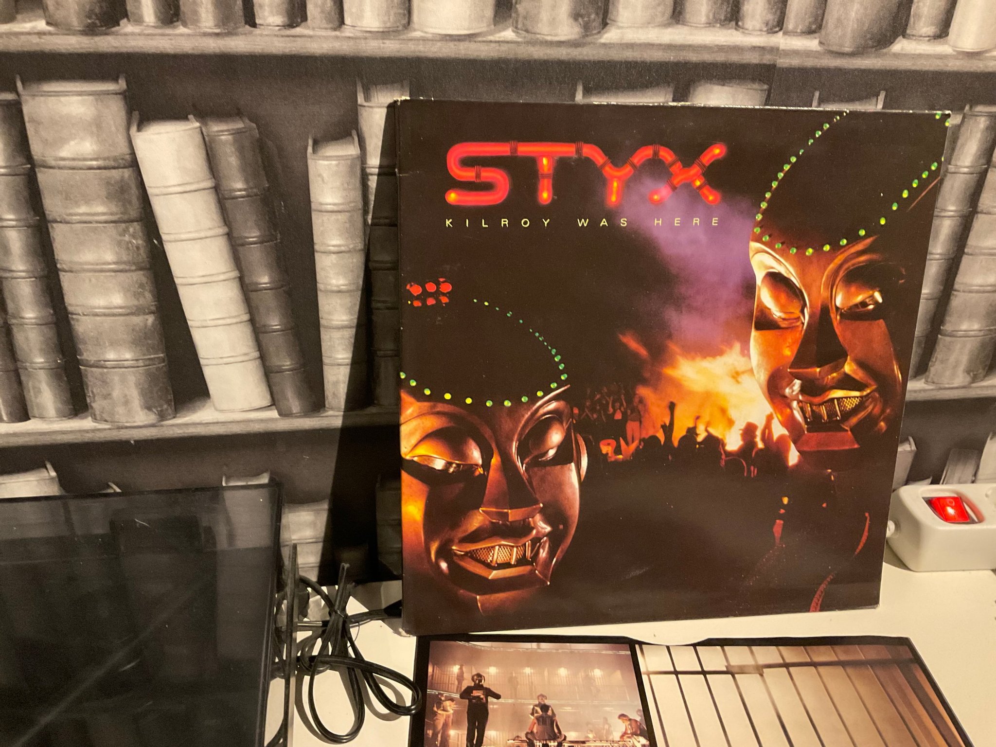 Se produkter som liknar Styx - Kilroy Was Here LP frå.. på Tradera ...