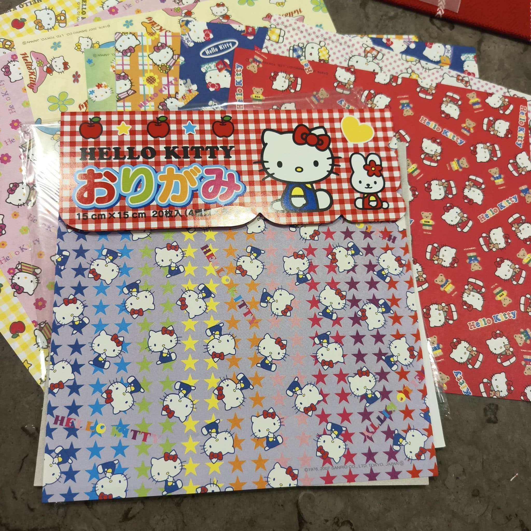 Se produkter som liknar Hello Kitty Origami Papper på Tradera (706365281)