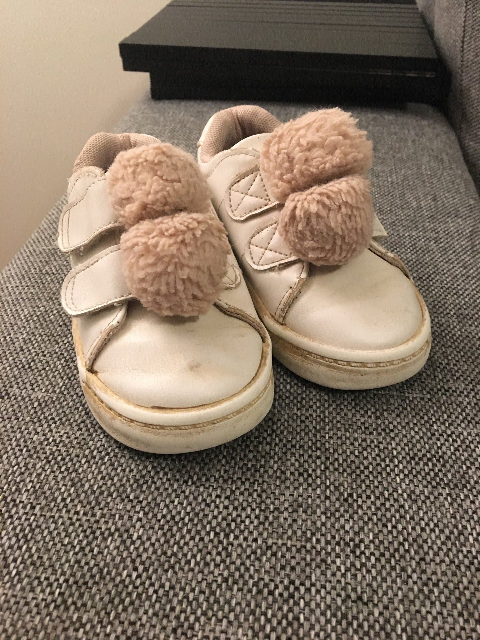Skor/gympaskor/sneakers stl 23, HM | Köp på Tradera (637487159)