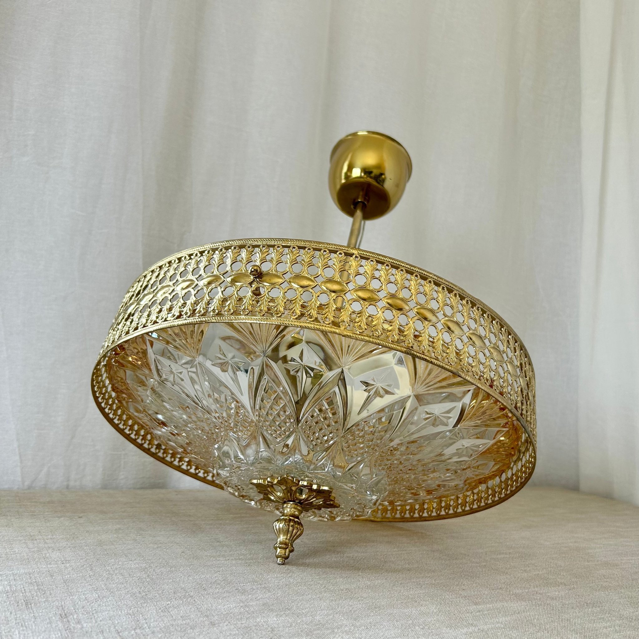 Taklampa Plafond Mässing Pressglas Lampa Retro .. | Köp på Tradera ...