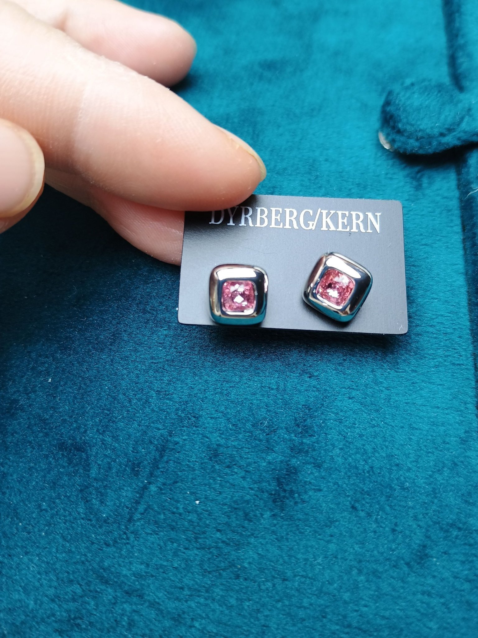 Dyrberg/Kern, Kristaller med mycket hållbar stå.. | Köp på Tradera ...