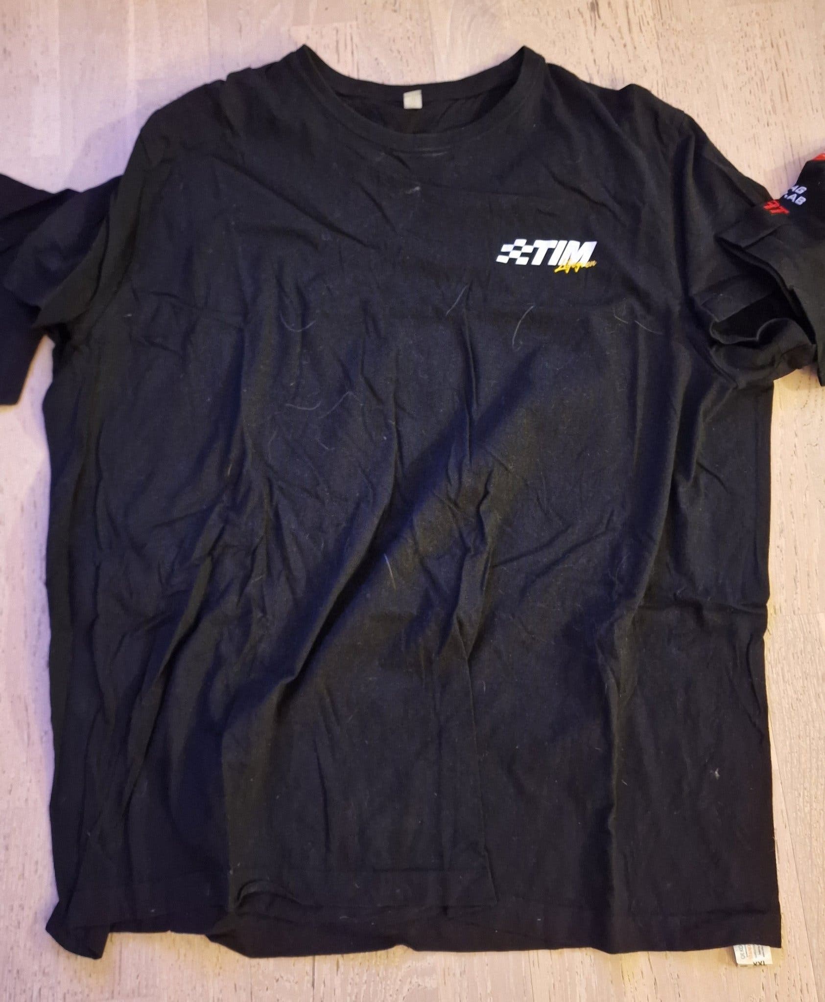 Se produkter som liknar Svart t-shirt, Tim Liljegren .. på Tradera ...
