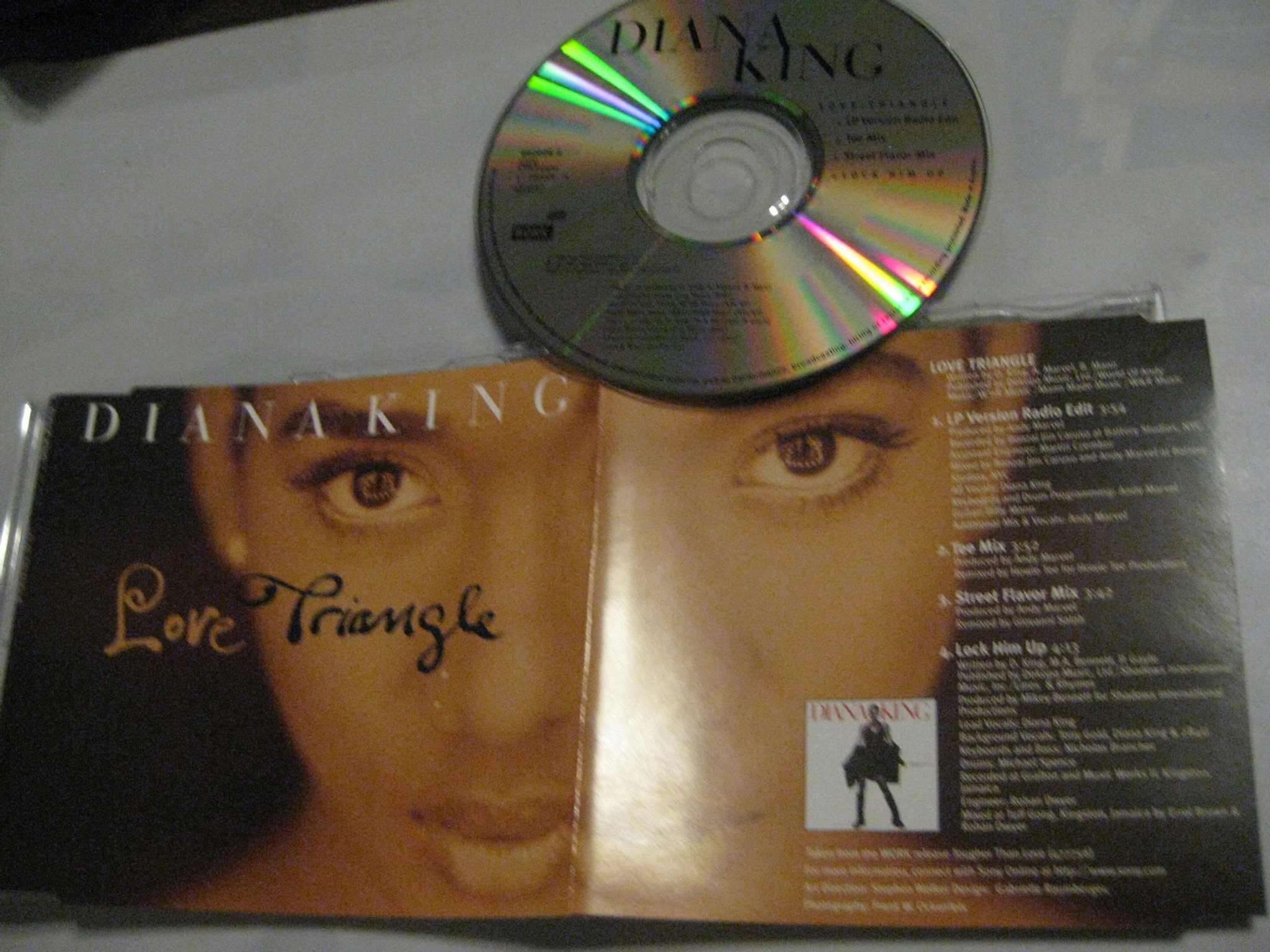 Se produkter som liknar Diana King Love Triangle CDM .. på Tradera ...