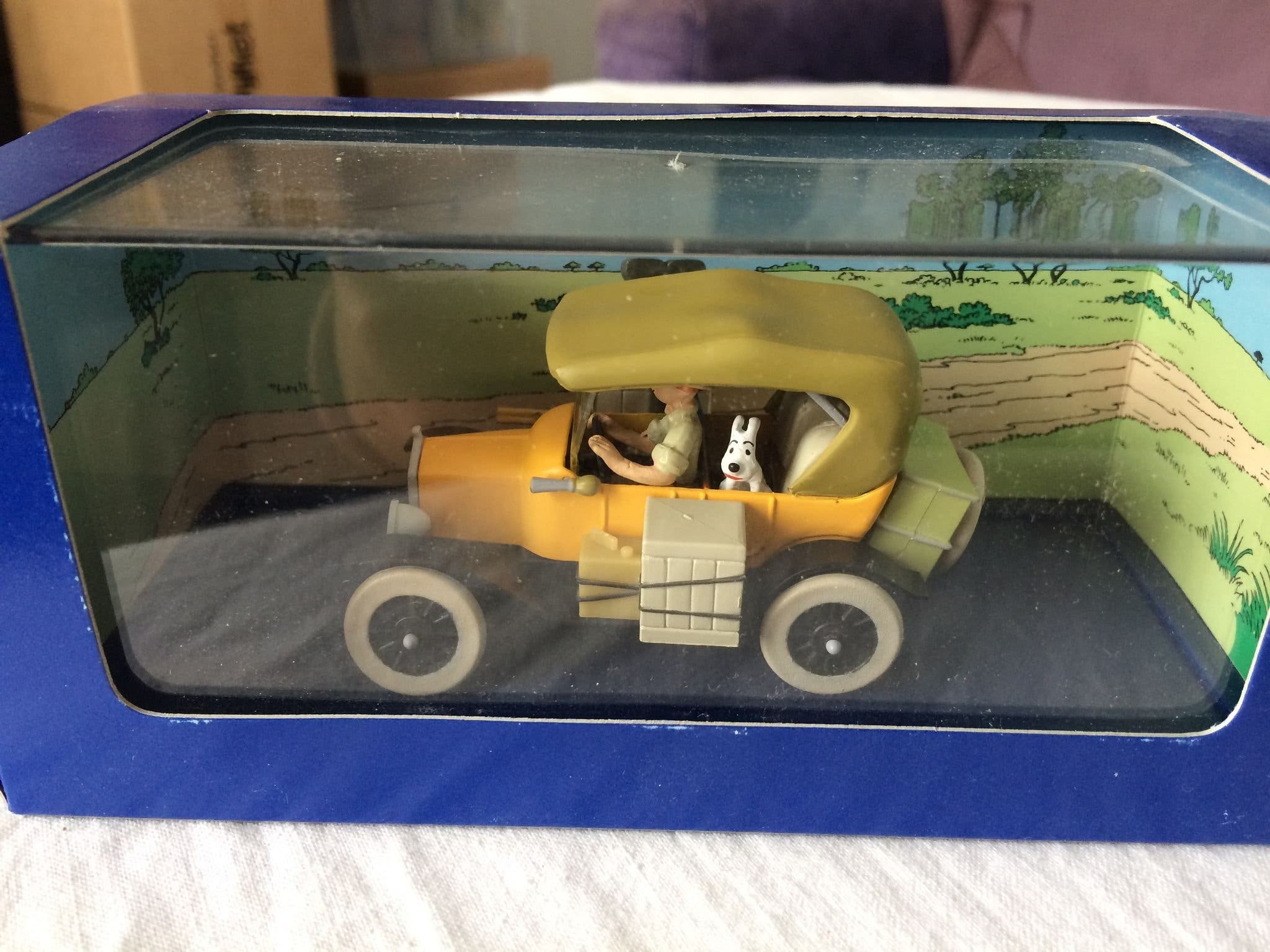Se produkter som liknar Atlas Tintin i Kongo: T-Ford,.. på Tradera ...