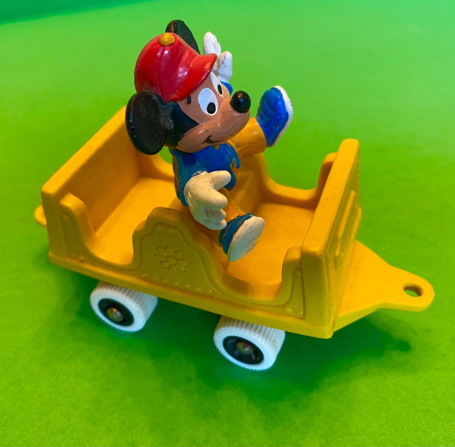 Musse Pigg Disney Figur i Gul Tågvagn Bully Bul.. | Köp på Tradera (634776922)