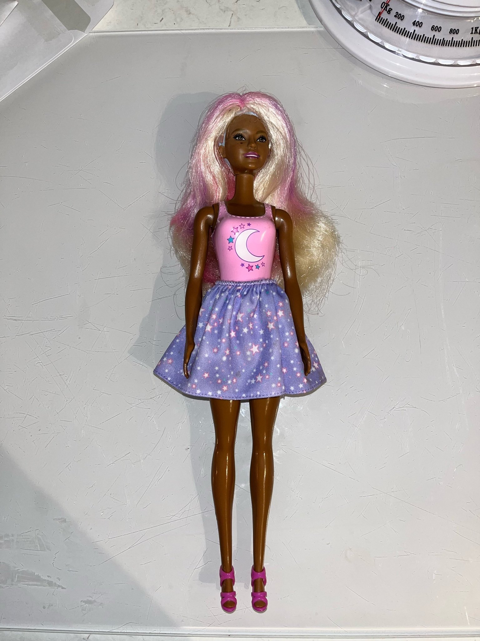 Se produkter som liknar Barbie Color Reveal Aa Moon S.. på Tradera ...