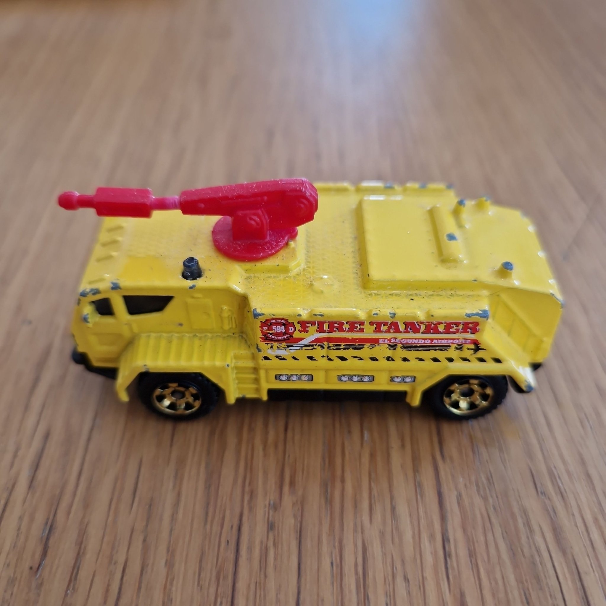Matchbox Airport Fire Tanker | Köp på Tradera (733689828)