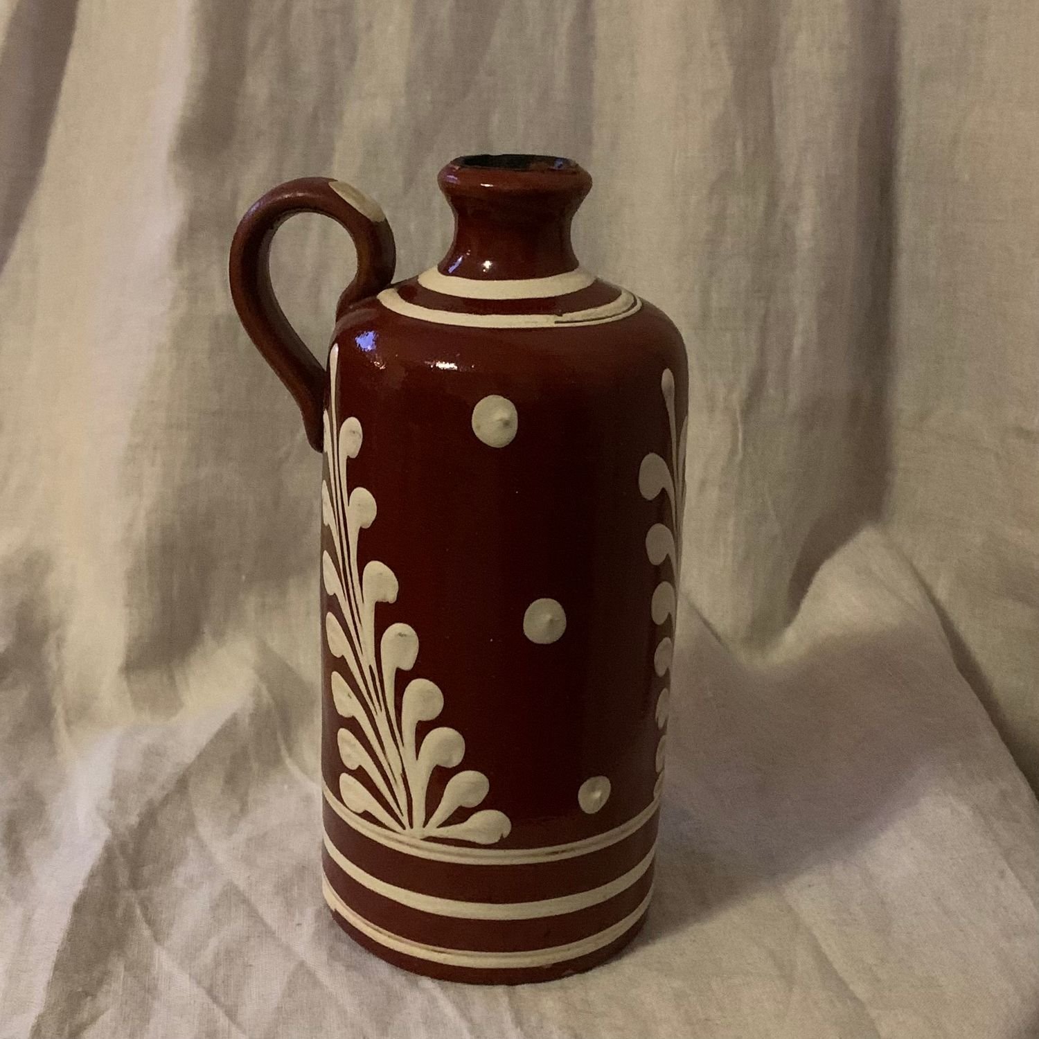 1 st , old Höganäs krus/vas med vit dekor | Köp på Tradera (649543123)