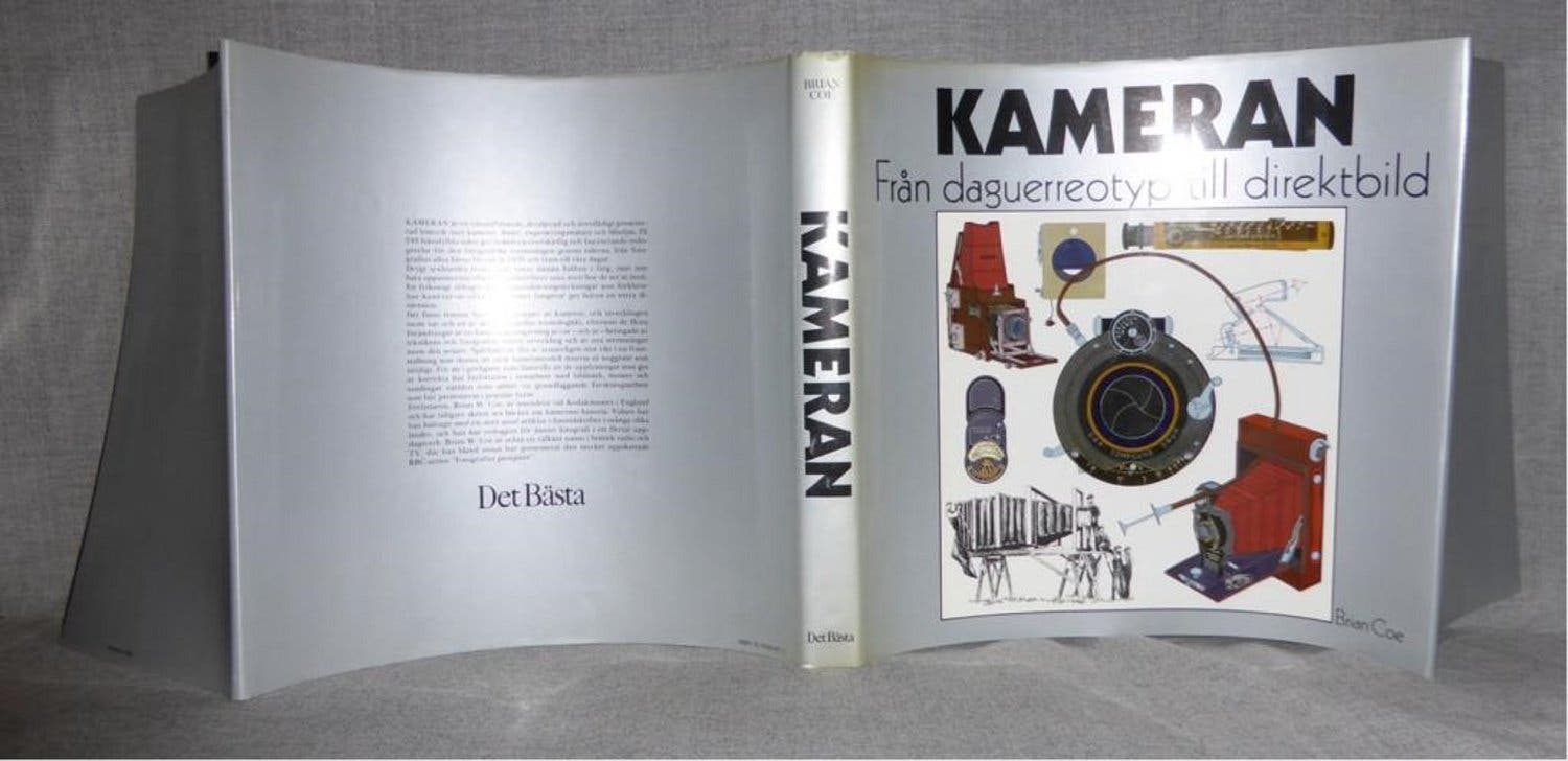 Se produkter som liknar Brian Coe - Kameran. Illustre.. på Tradera ...