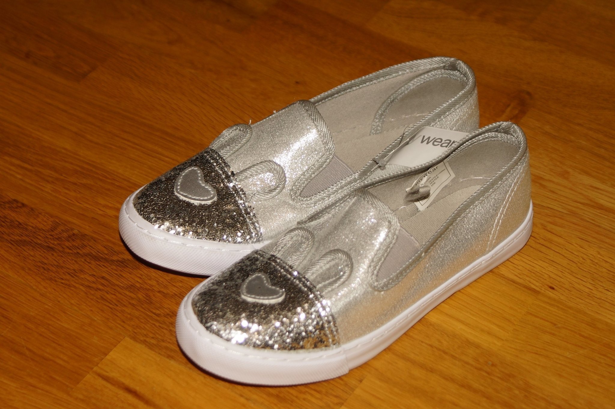 Nya glittriga ballerina skor str 35 silver färg.. | Köp på Tradera ...